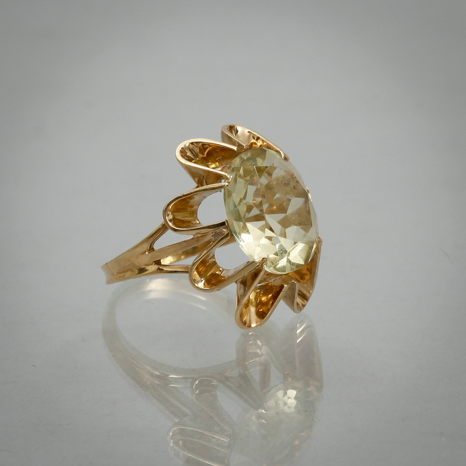 RING, 14k guld med fasettslipad grön kvarts. Hugo Grun, Danmark. Vikt ...