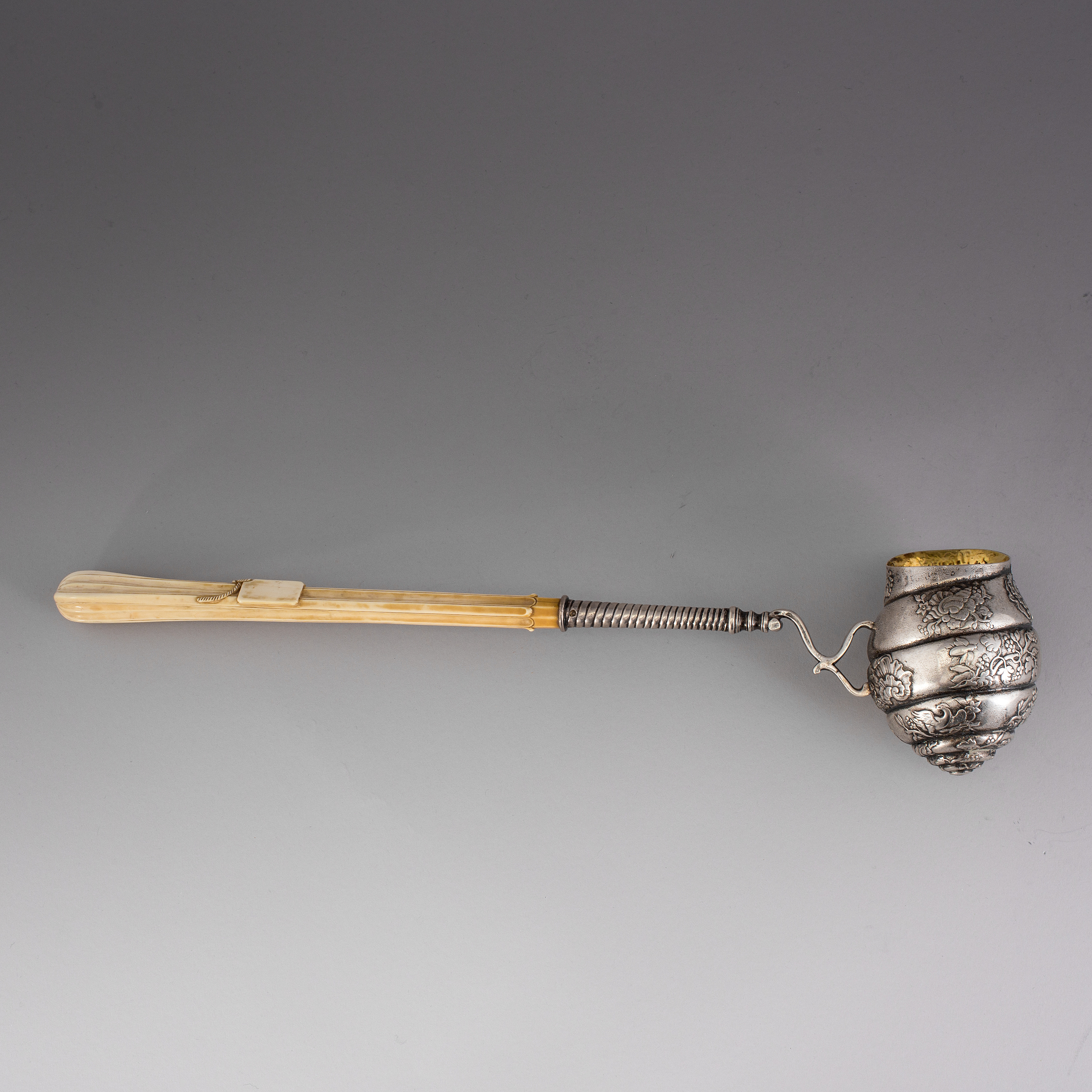 An 18th century parcel-gilt and bone ladle, unmarked. - Bukowskis