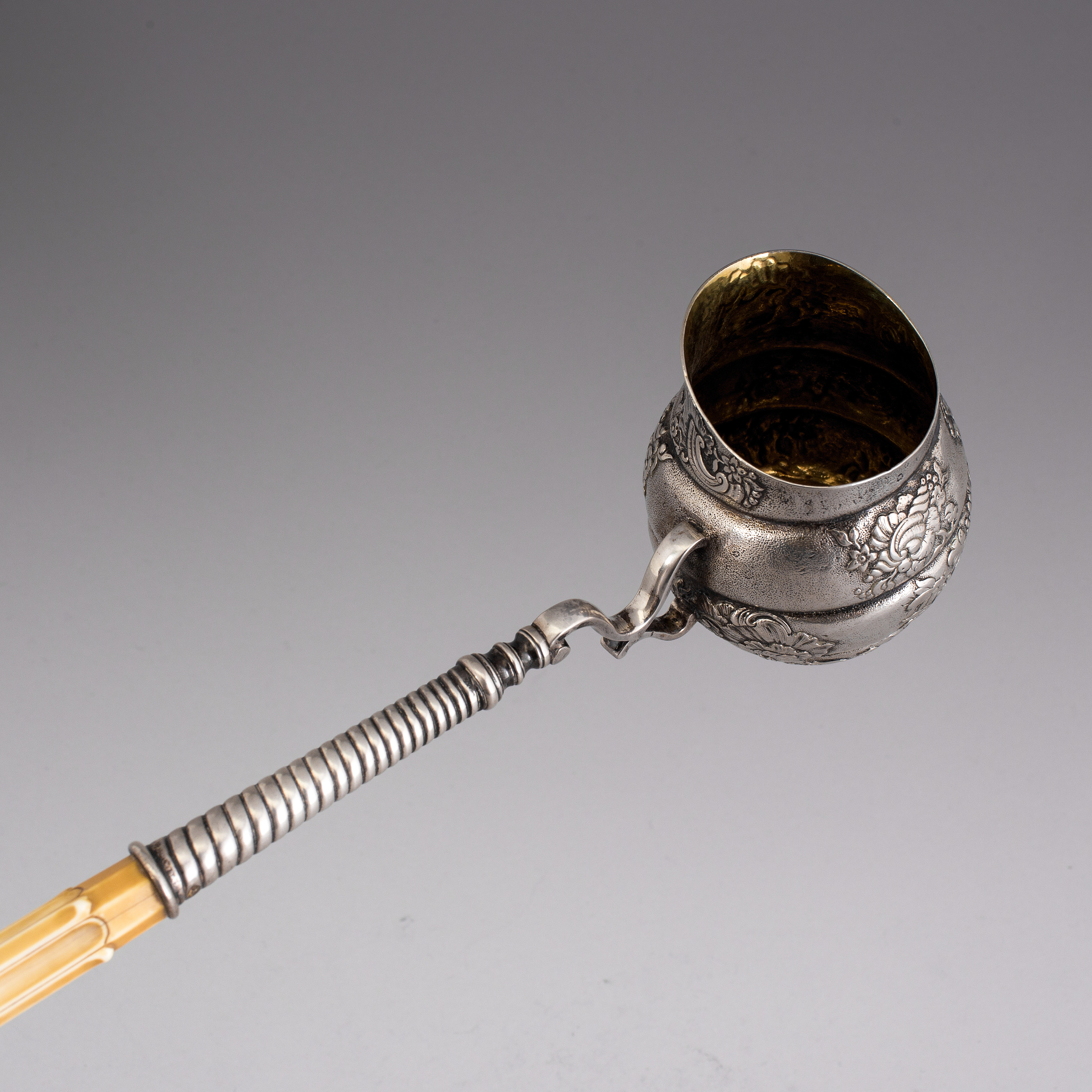 An 18th century parcel-gilt and bone ladle, unmarked. - Bukowskis