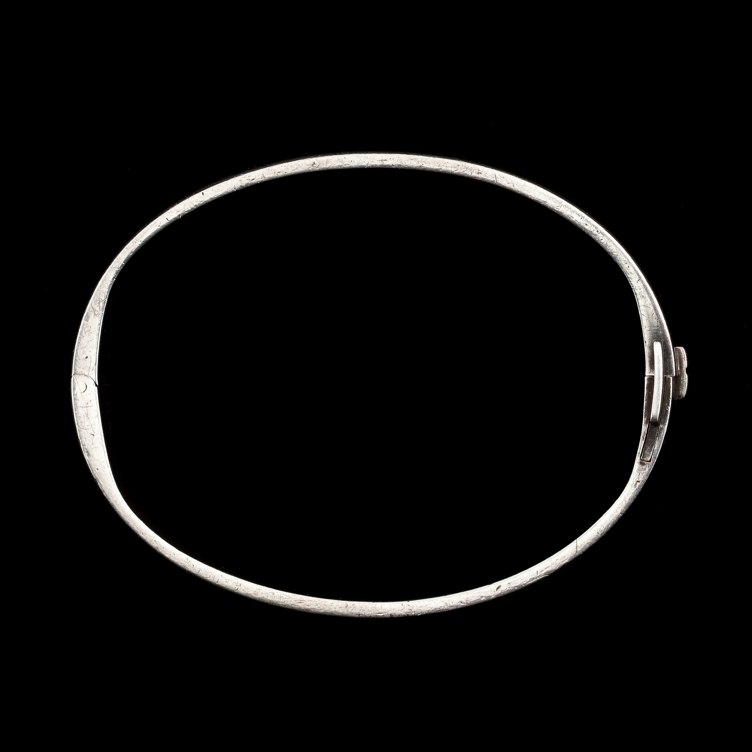 ARMRING, sterlingsilver, Wiwen Nilsson, Lund, 1955. Vikt 26 g. - Bukowskis