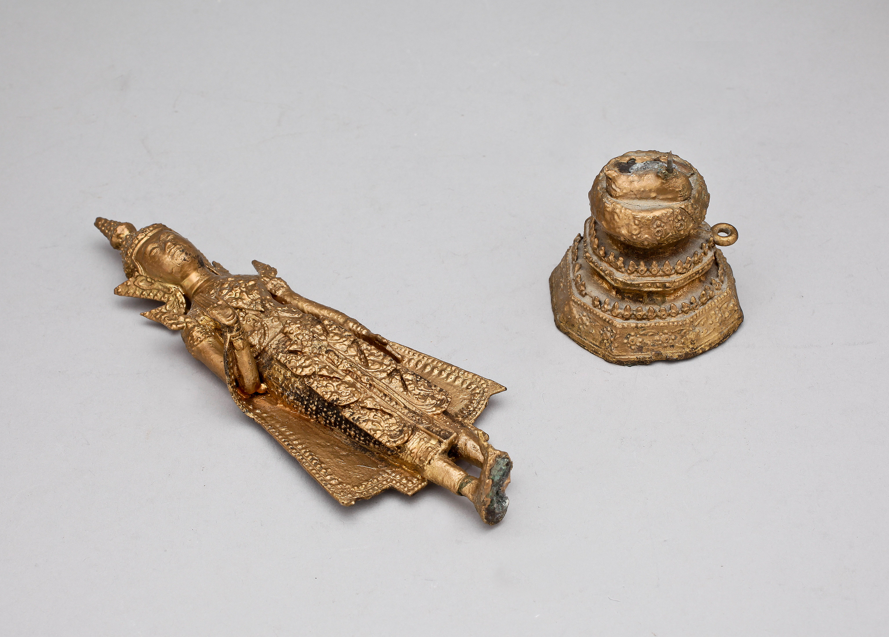 FIGURINER, 3st, brons, bland annat Thailand. - Bukowskis