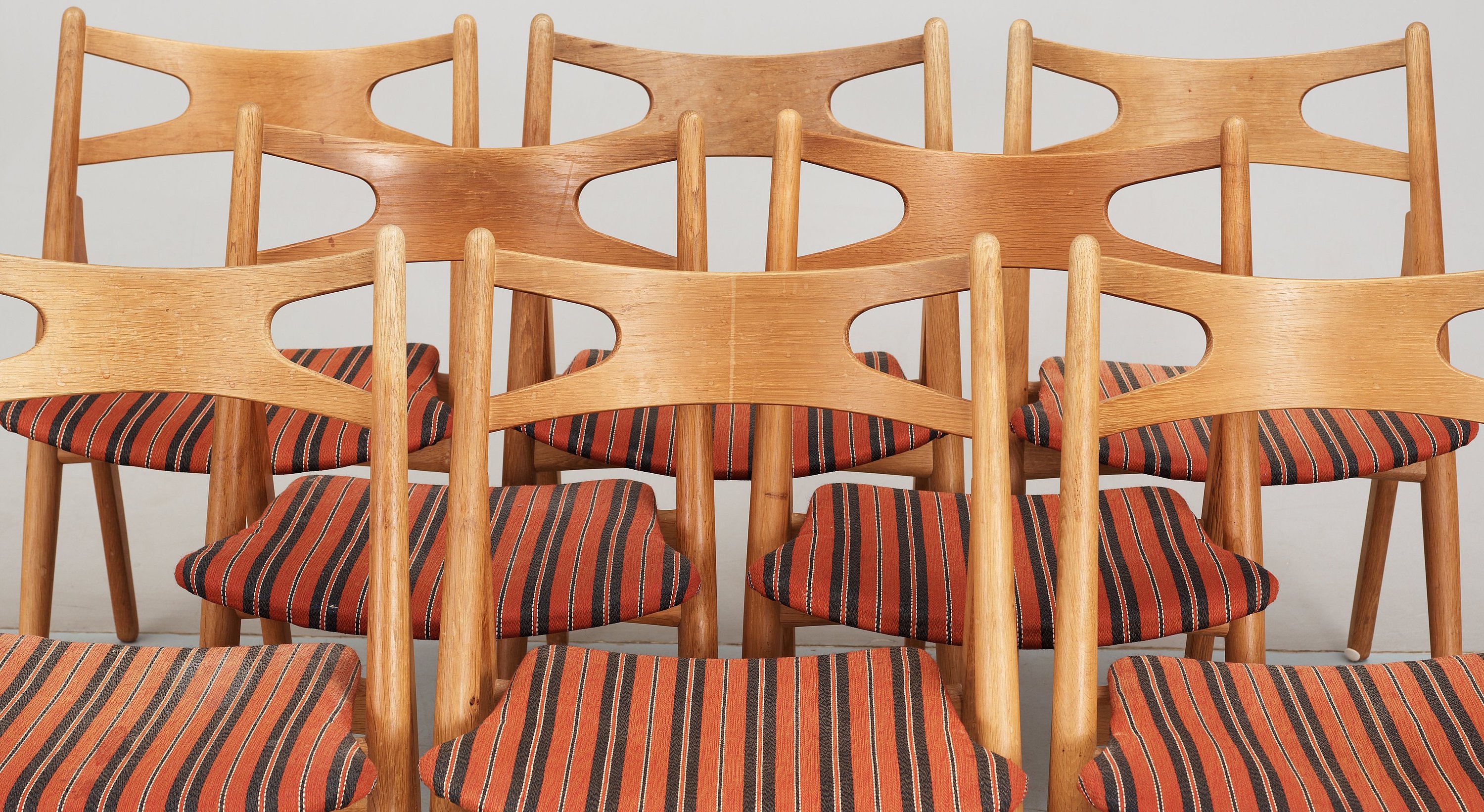 HANS J WEGNER, stolar, 8 st, "Savbukkestolen", Danmark, för Carl Hansen ...