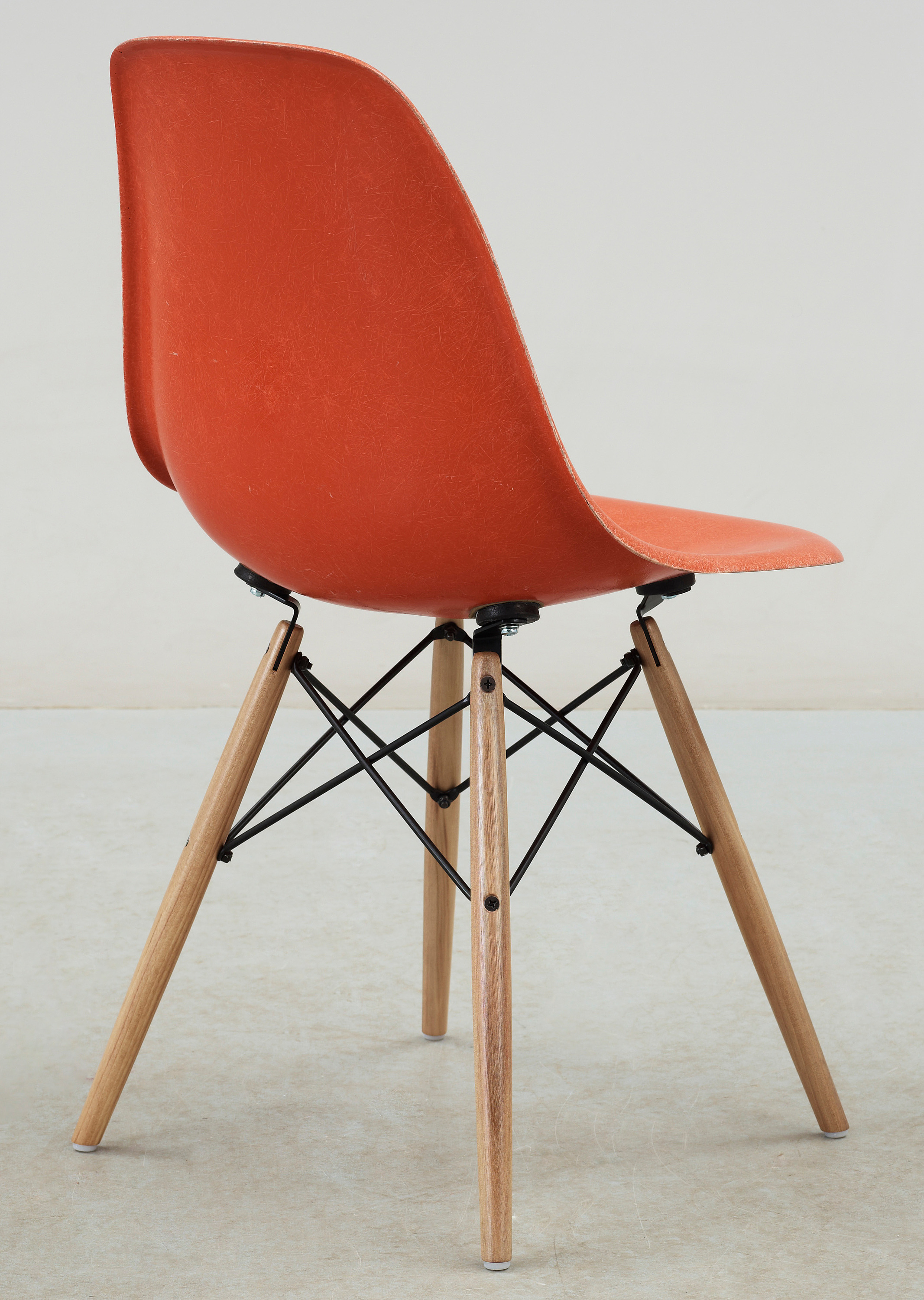 STOL, "DSW", Charles & Ray Eames, Herman Miller. - Bukowskis