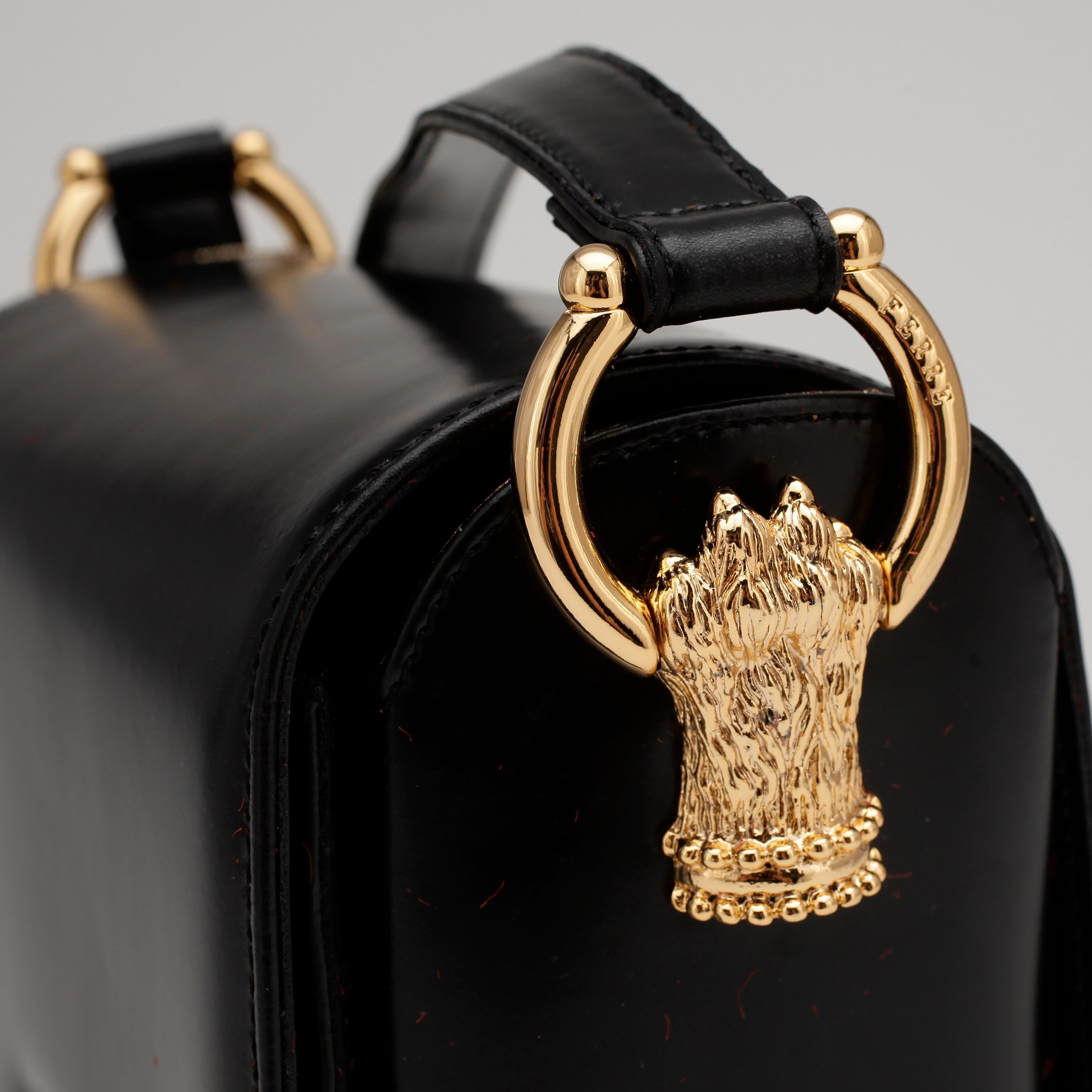 GIANFRANCO FERRÉ, a black leather shoulder bag. - Bukowskis