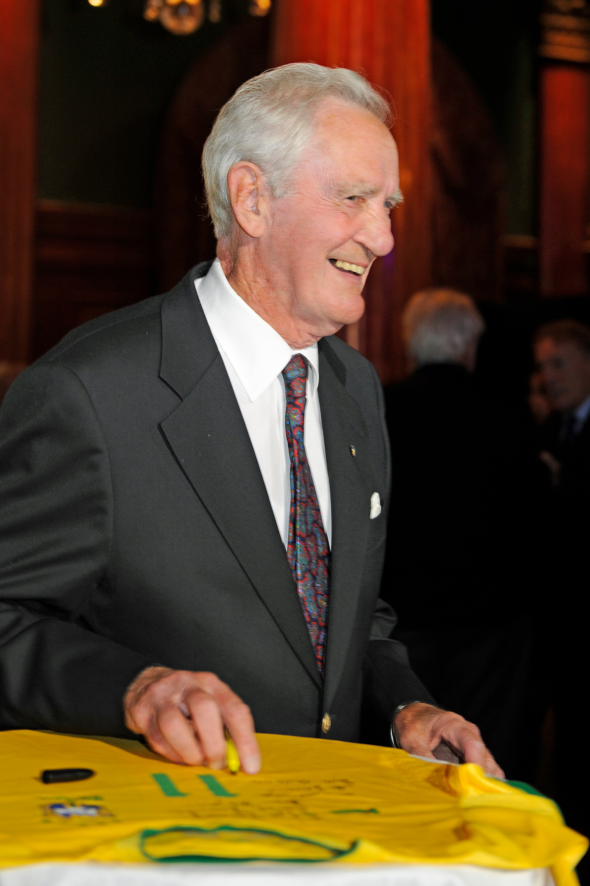 MATCHTRÖJA, signerad av bl a Pelé, Mazzola, Kurt "Kurre" Hamrin och ...