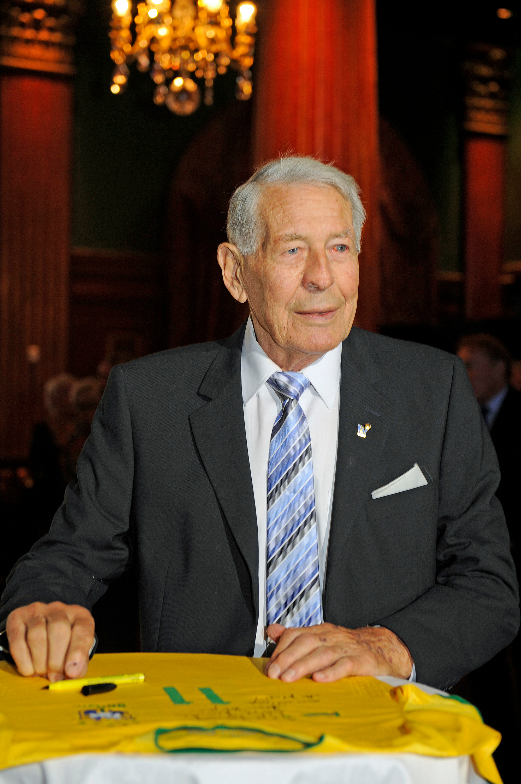 MATCHTRÖJA, signerad av bl a Pelé, Mazzola, Kurt "Kurre" Hamrin och ...