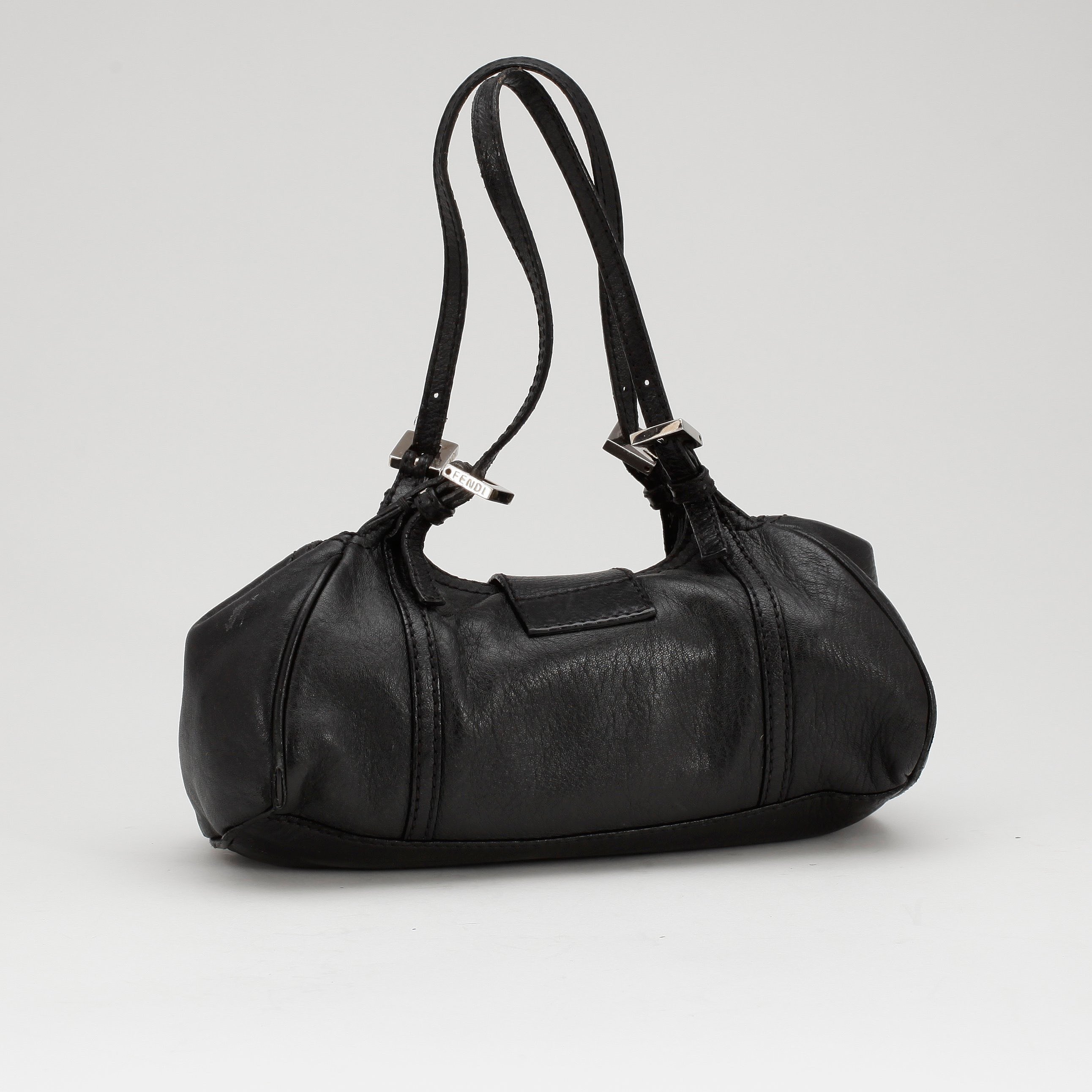 FENDI, a black leather shoulder bag. - Bukowskis
