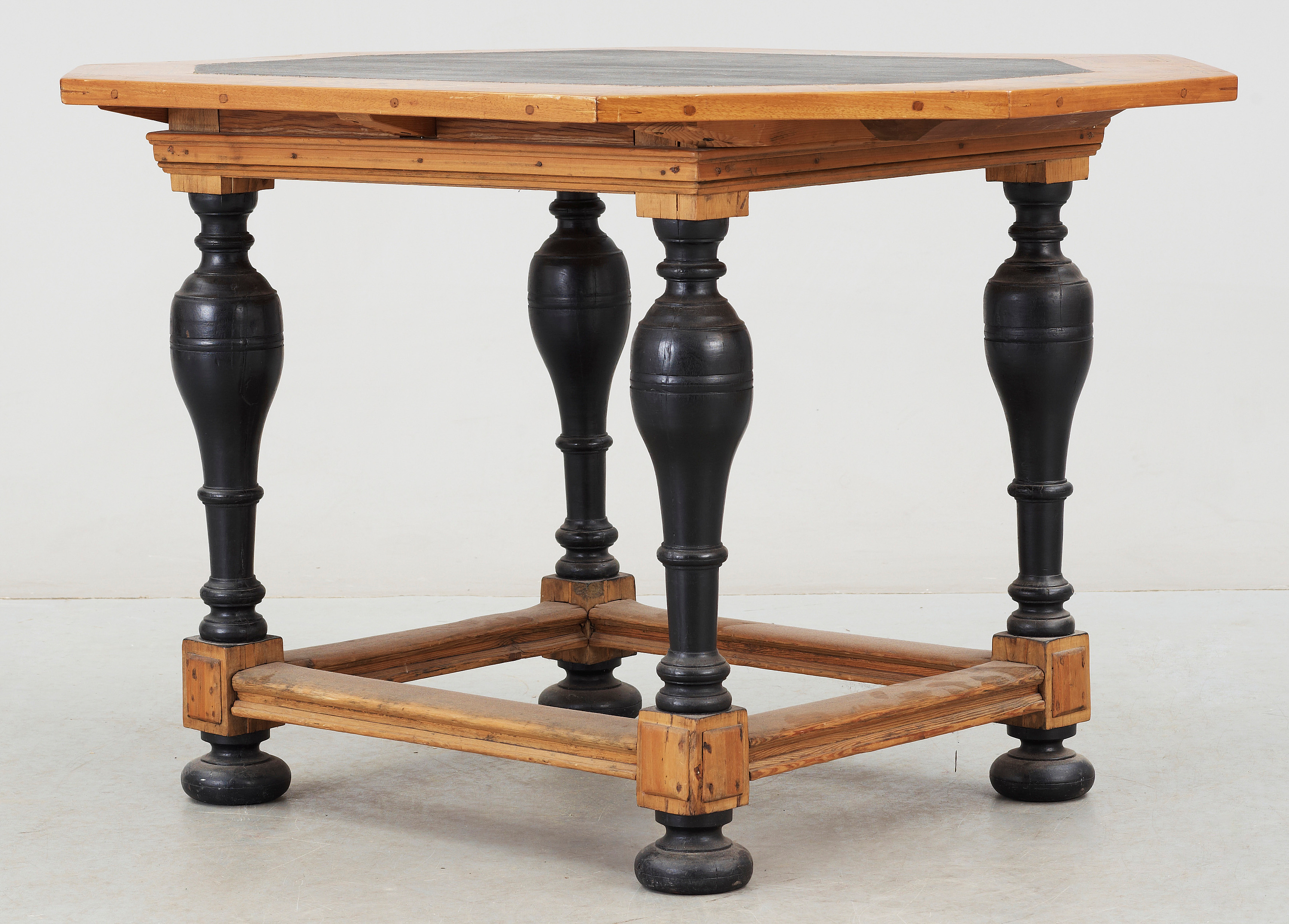 BORD, barock/barock stil, delvis 1700-tal. - Bukowskis