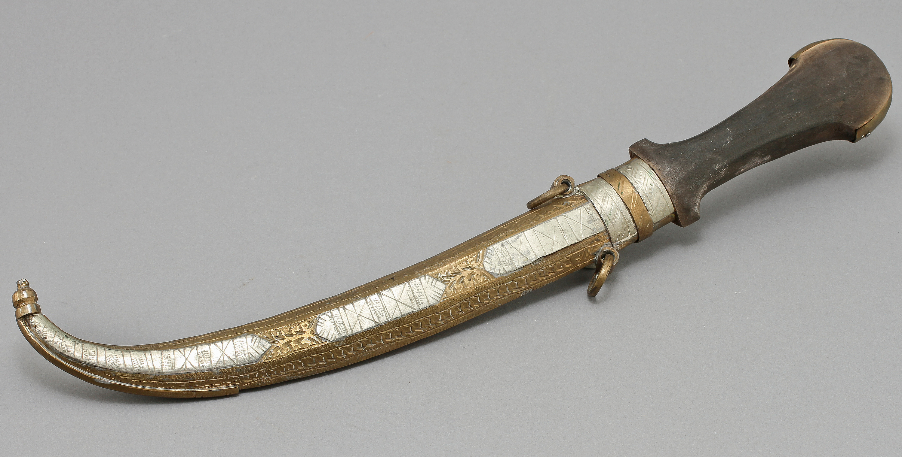 DOLK, orientalisk, 1900-tal. - Bukowskis