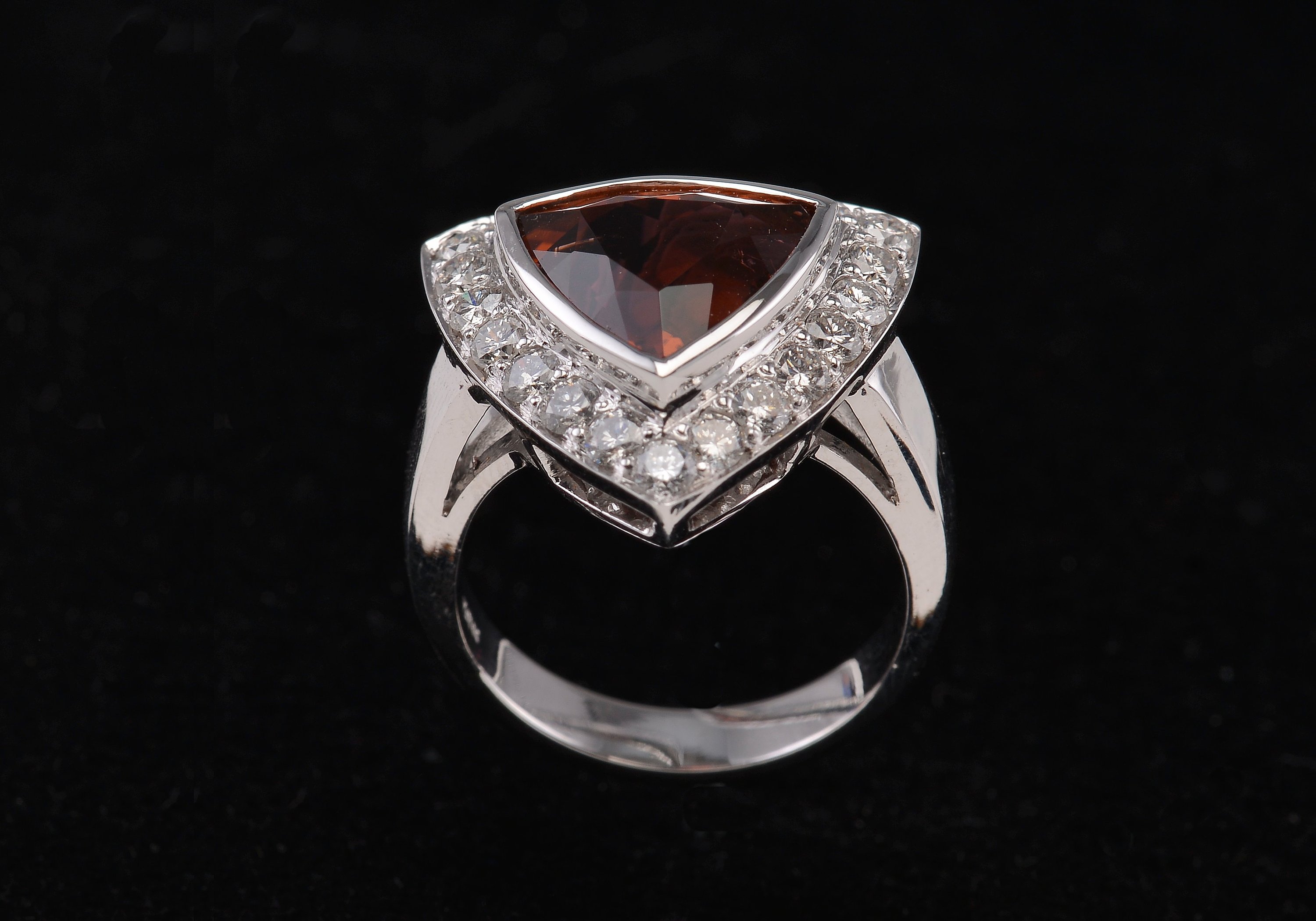 SORMUS, 18K kultaa. Briljanttihiottuja timantteja n. 1.09 ct ...