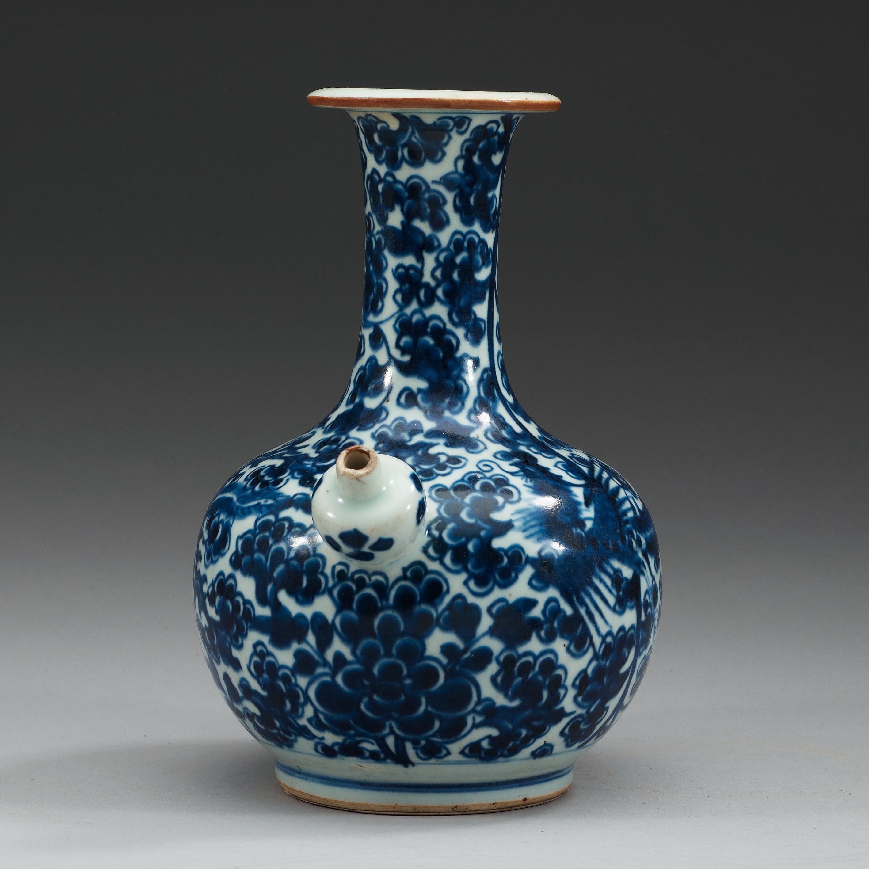 A blue and white kendi, Qing dynasty, early 18th Century. - Bukowskis