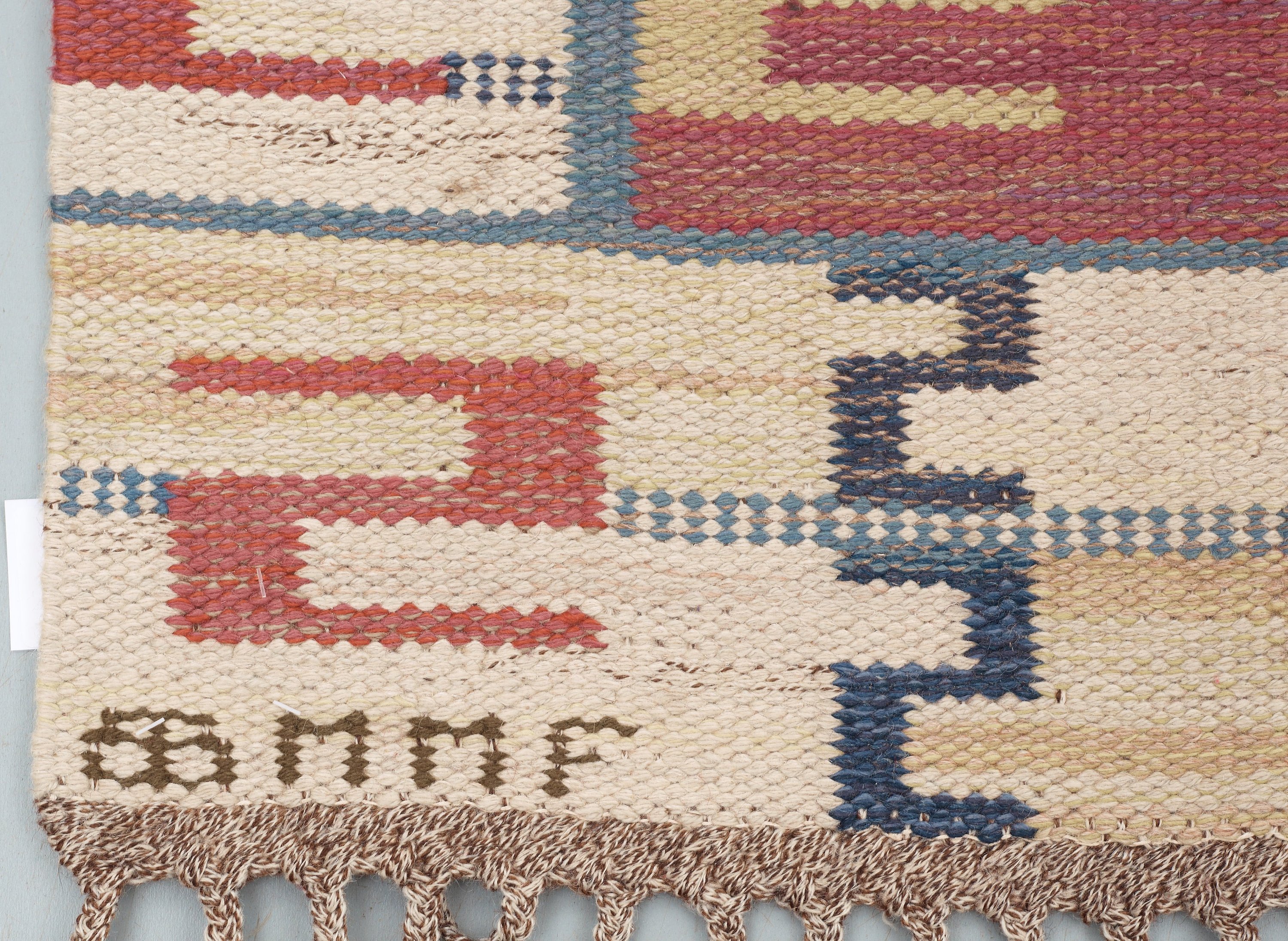 CARPET. "Röda Esset". Flat weave (rölakan). 264 x 187,5 cm. Signed AB ...