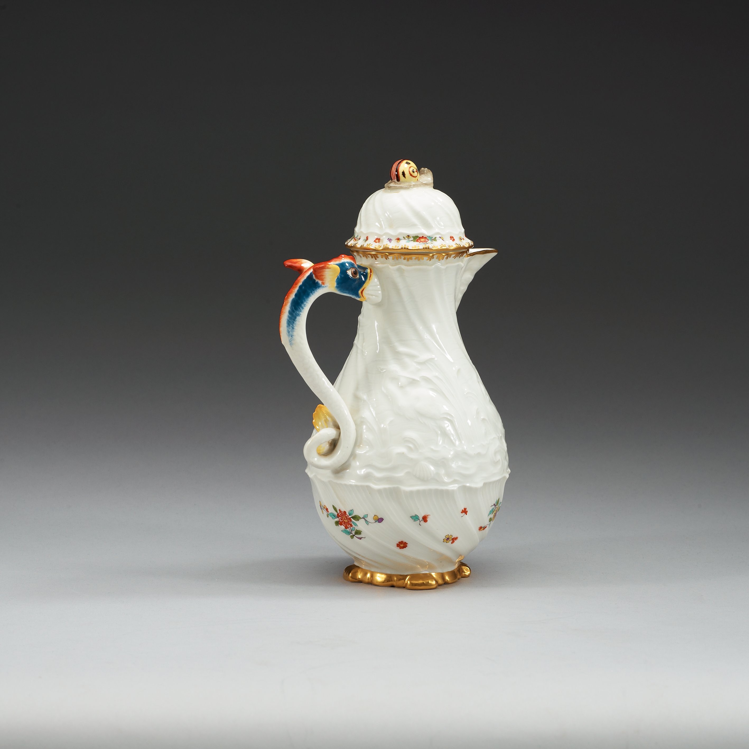 A Meissen teapot with cover, 20th Century. - Bukowskis