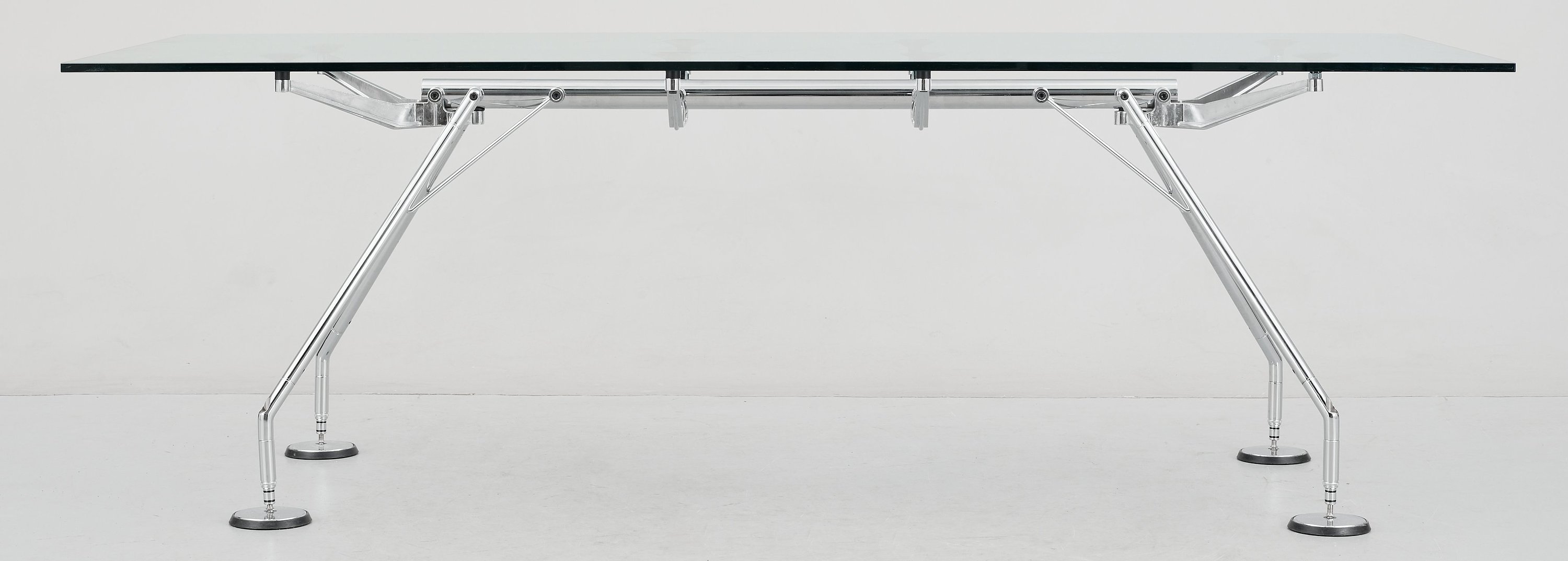 A Norman Foster 'Nomos' table, Tecno. - Bukowskis