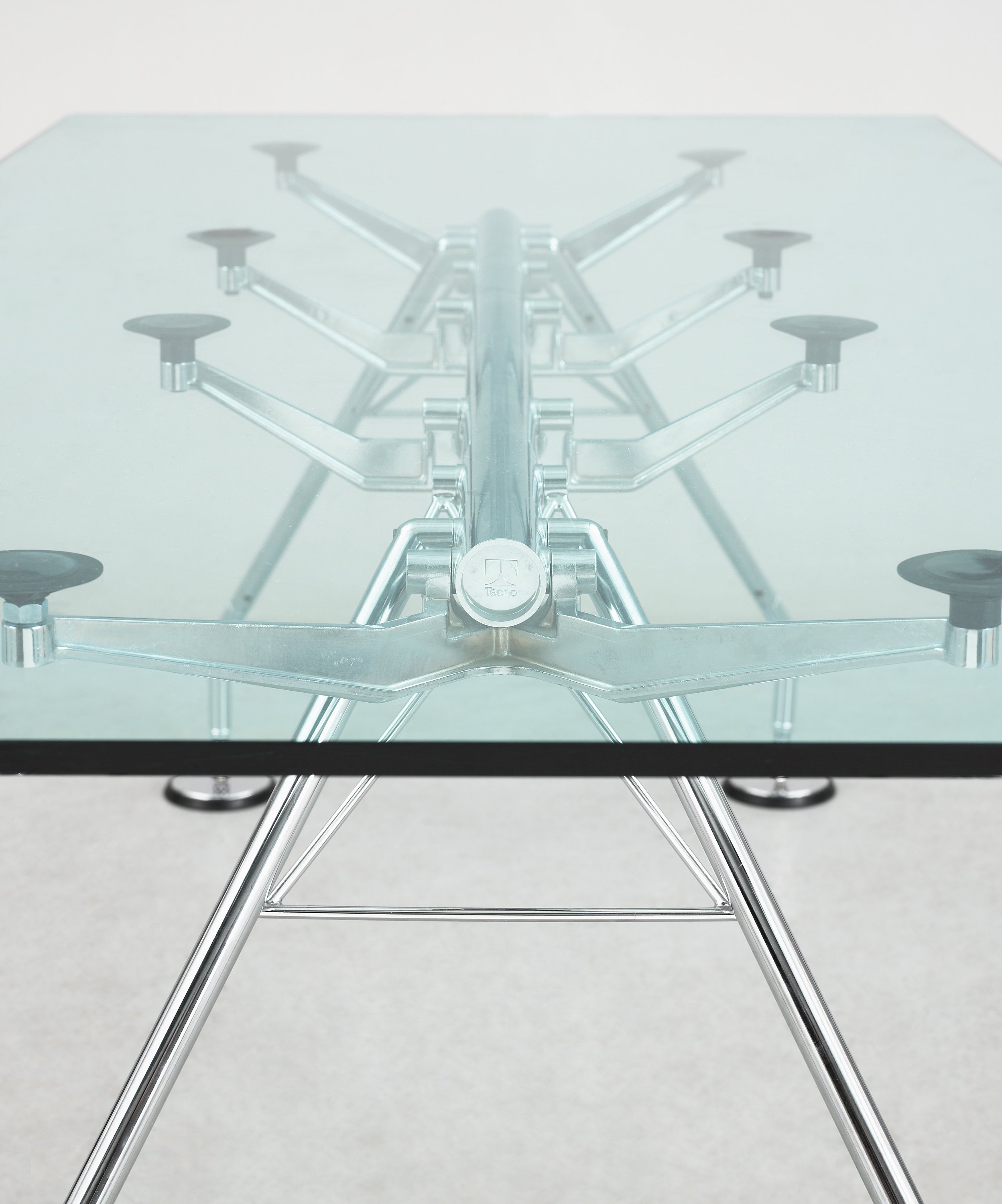 A Norman Foster 'Nomos' table, Tecno. - Bukowskis