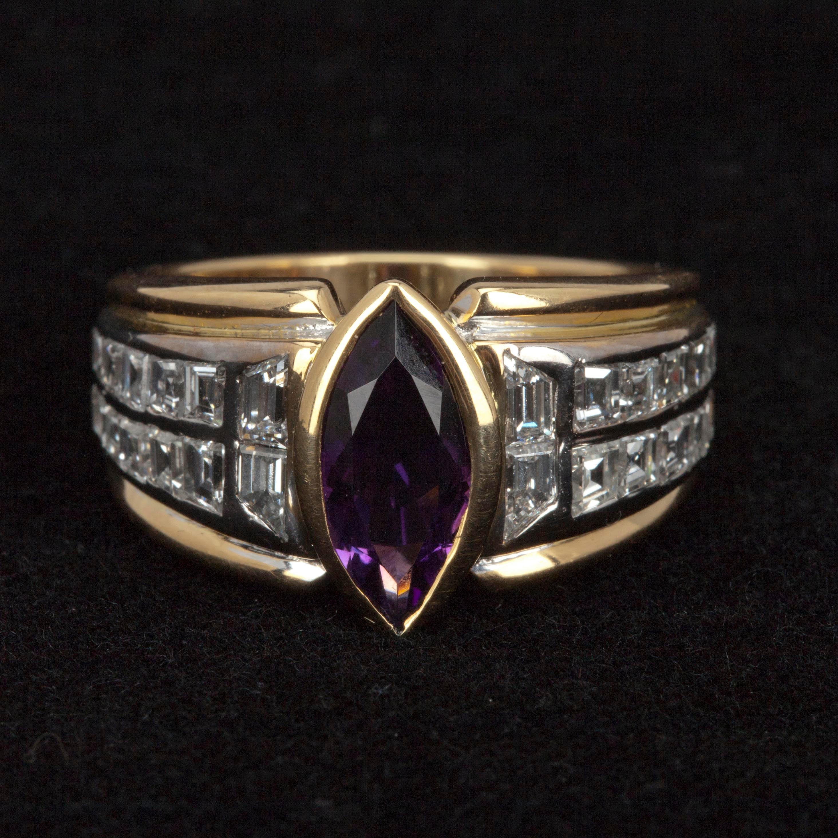 RING, guld 18K, ametist, diamanter. Vikt 11 g. - Bukowskis