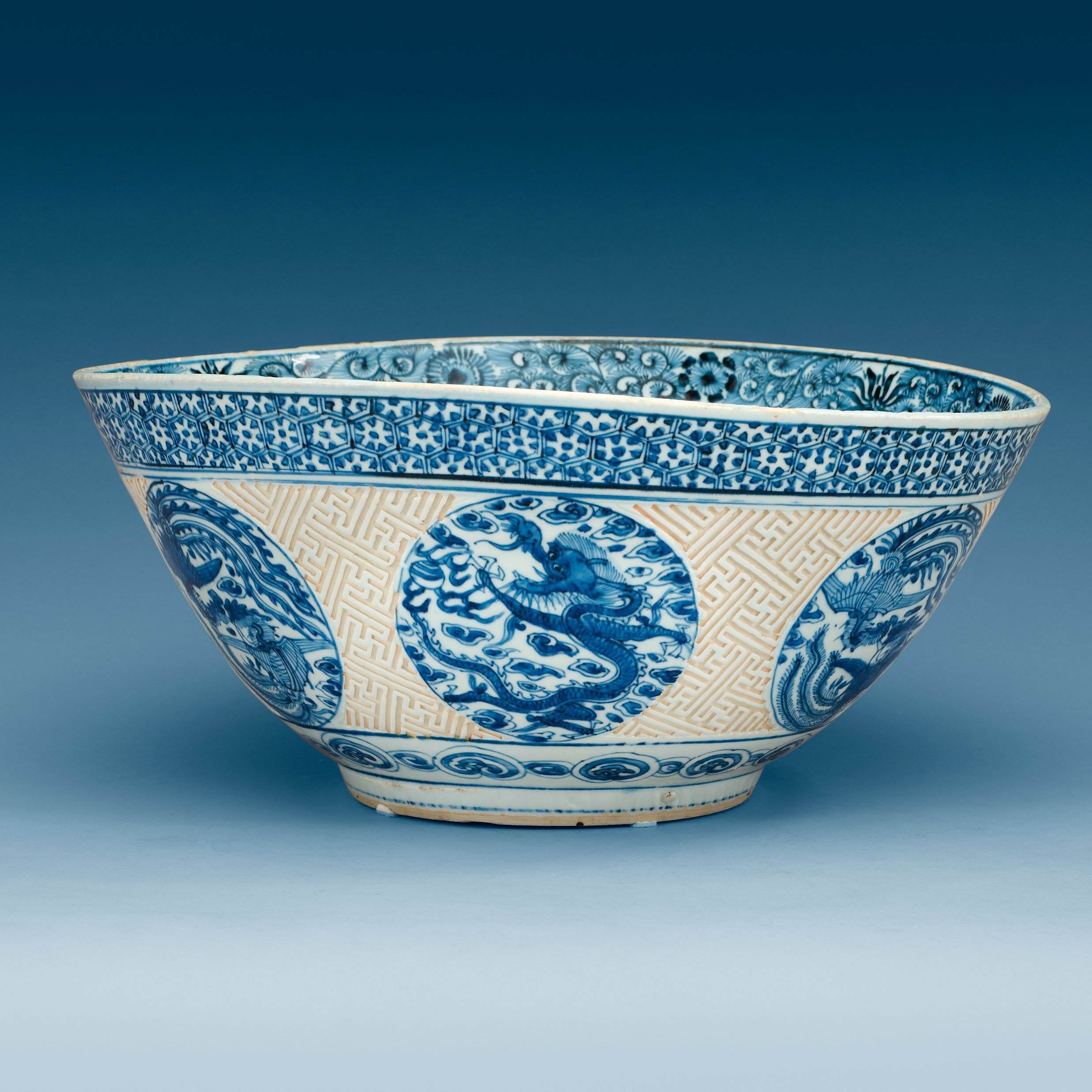 A large blue and white Ling Ling bowl, Ming dynasty (1572-1620 ...