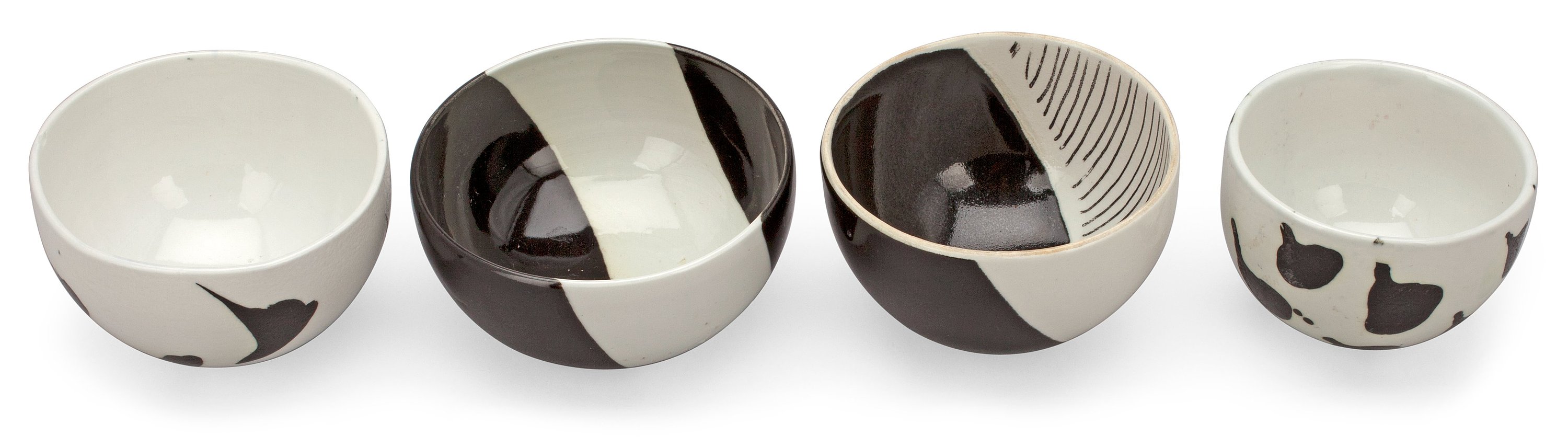 Toini Muona, A SET OF FOUR CERAMIC BOWLS. - Bukowskis