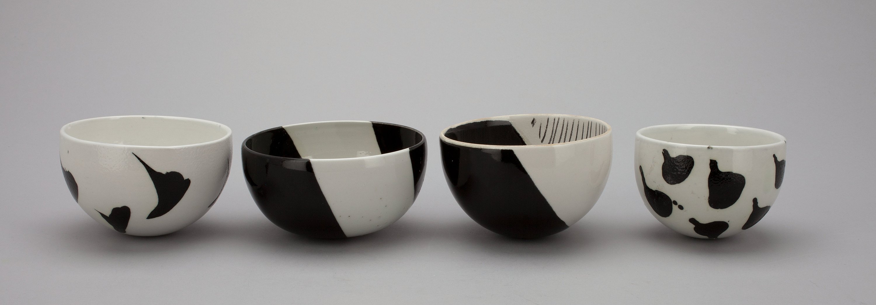 Toini Muona, A SET OF FOUR CERAMIC BOWLS. - Bukowskis