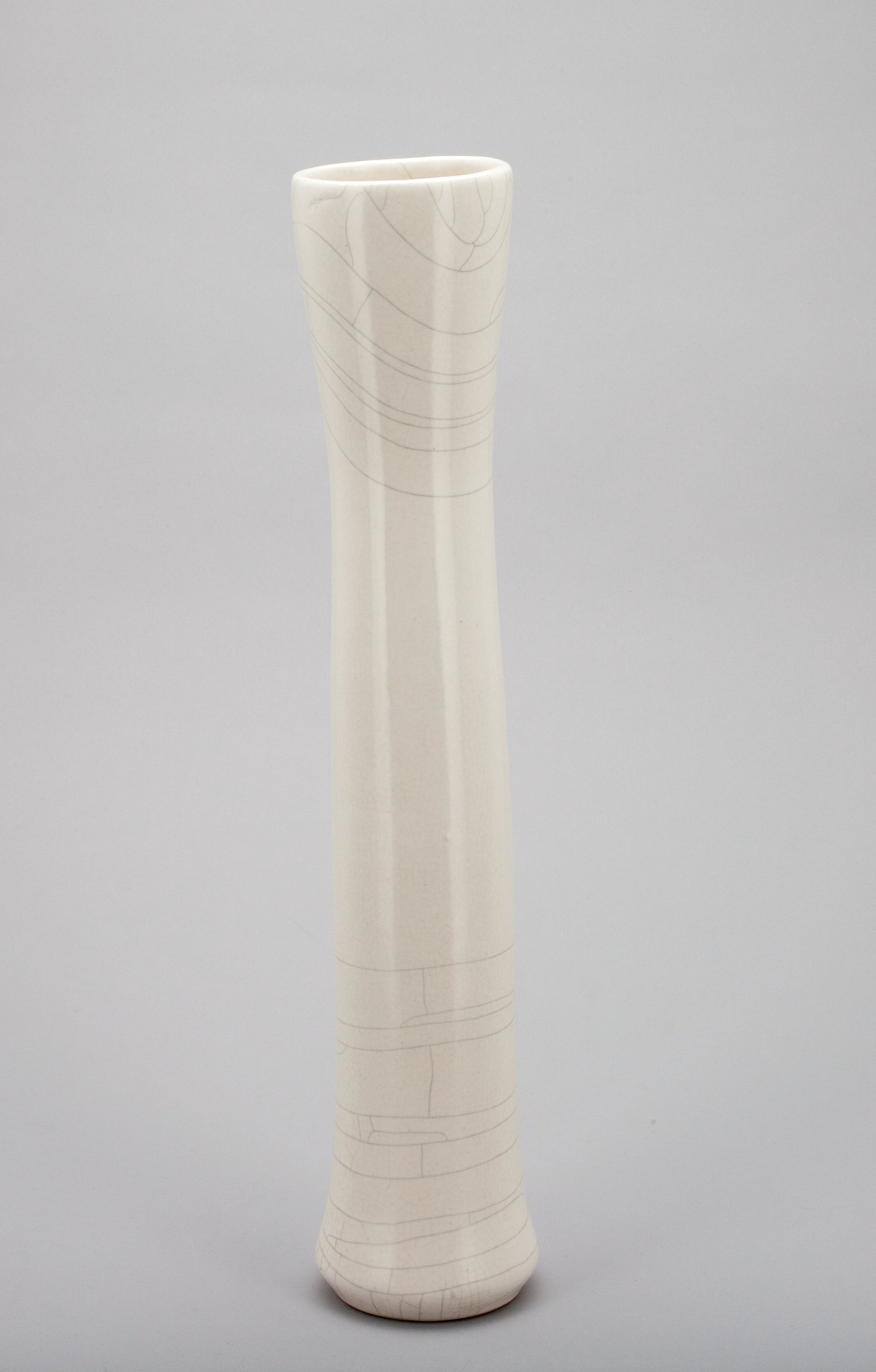 Toini Muona, A CERAMIC VASE. - Bukowskis