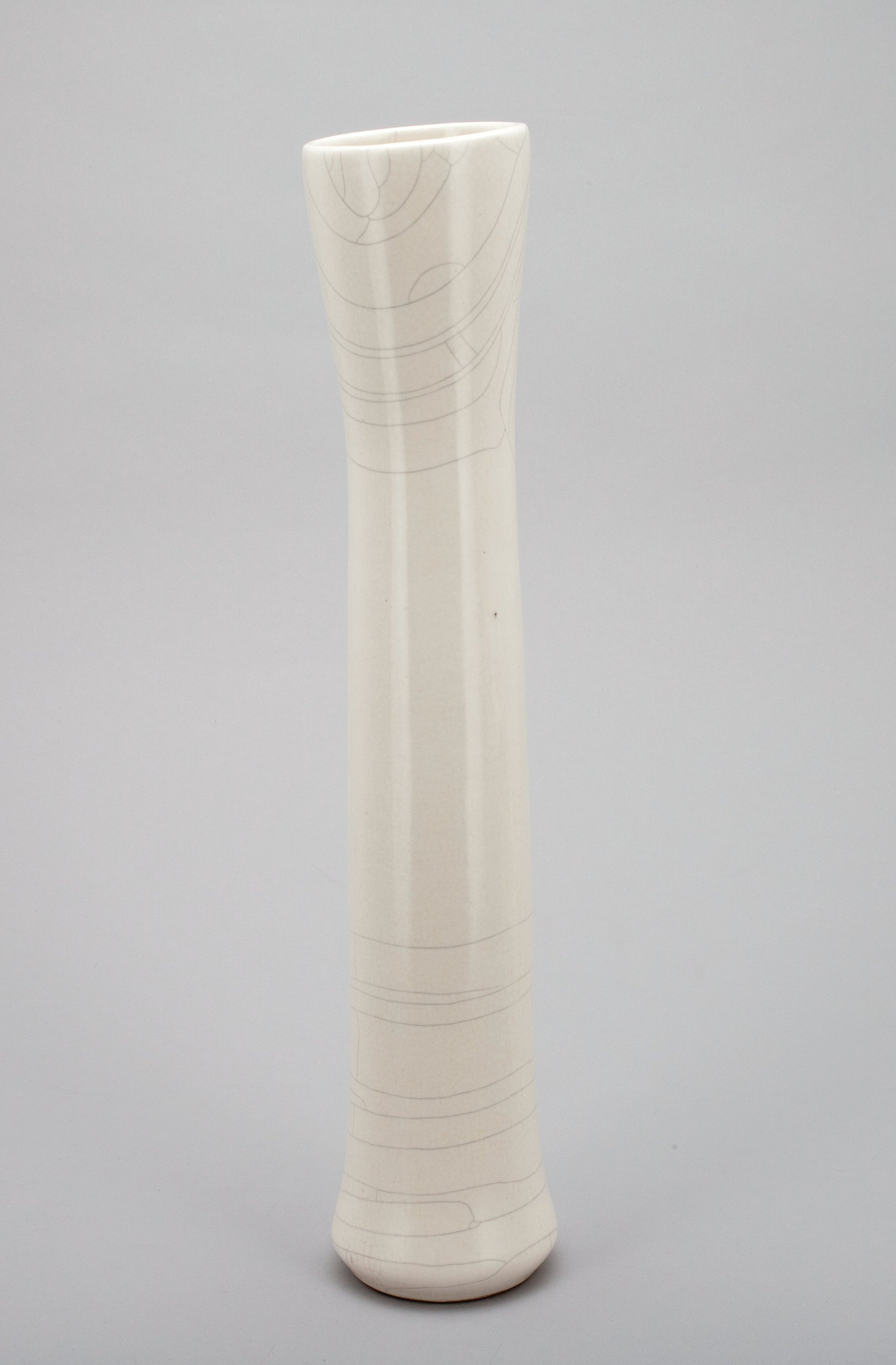 Toini Muona, A CERAMIC VASE. - Bukowskis