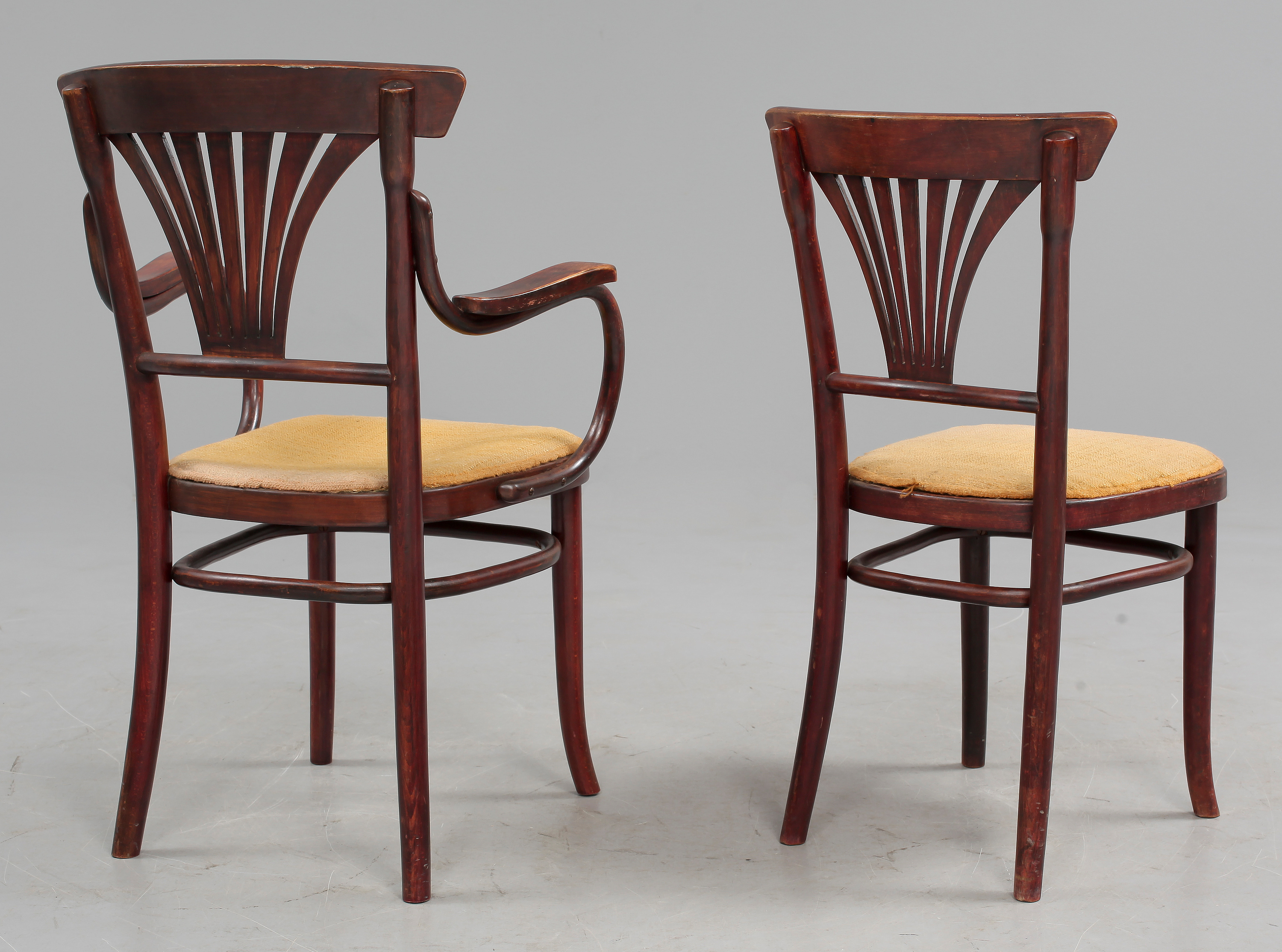 KARMSTOL samt STOL, Thonet, 1900-talets första hälft. - Bukowskis