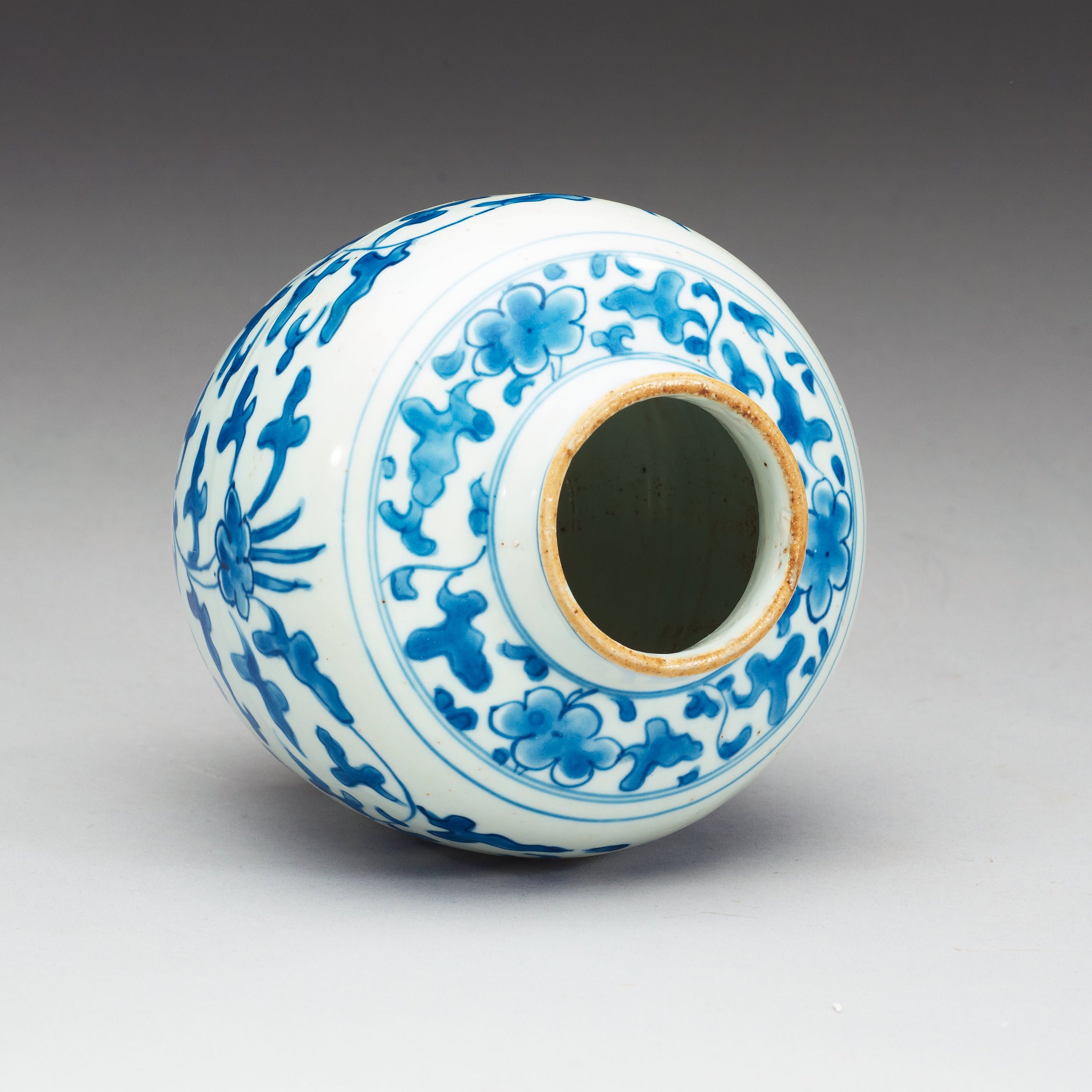 A blue and white jar, Ming dynasty, 17th Century. - Bukowskis
