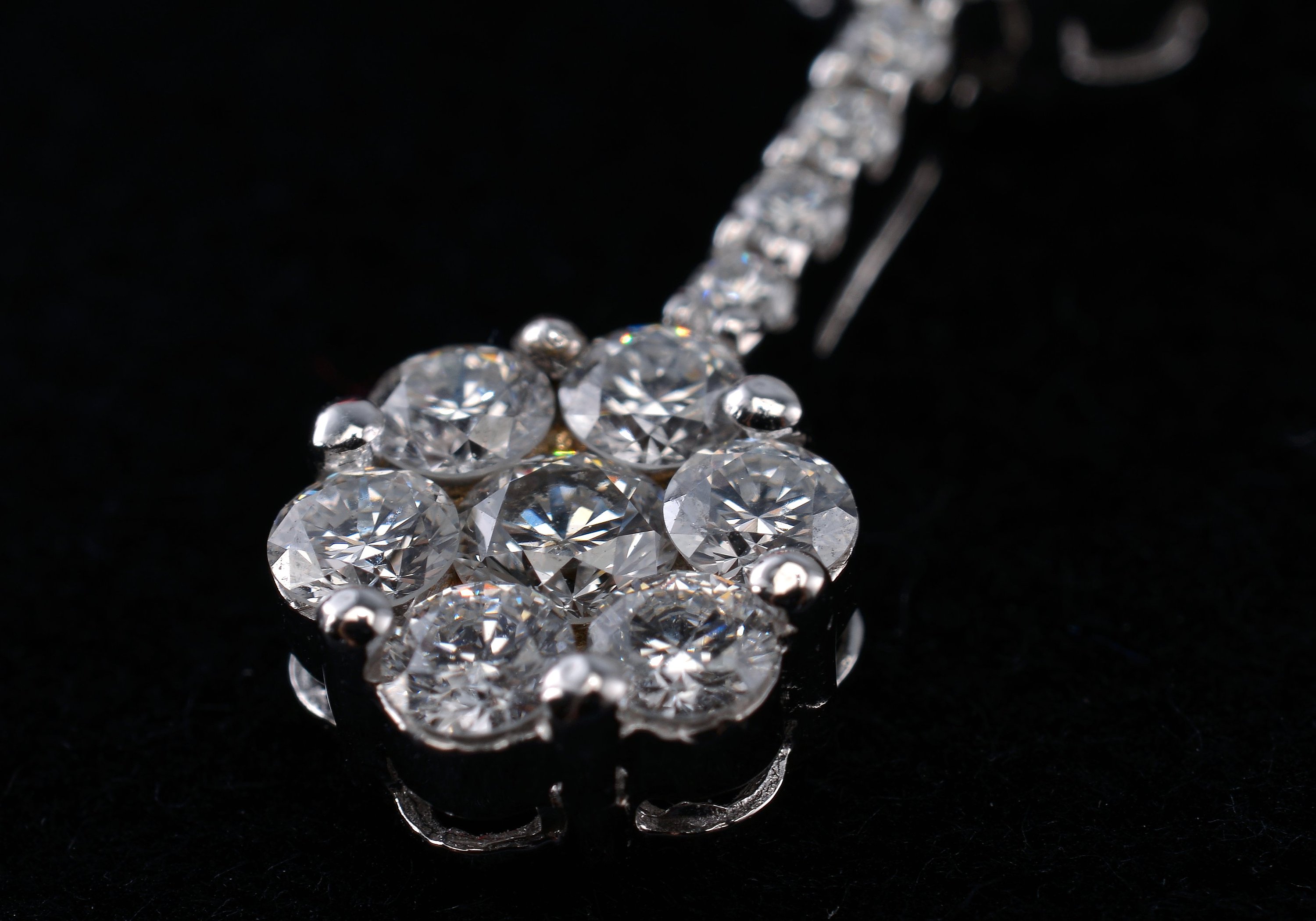 HÄNGE, briljantslipade diamanter ca 1.22 ct. 18 K vitt guld. Vikt 4,2 g ...