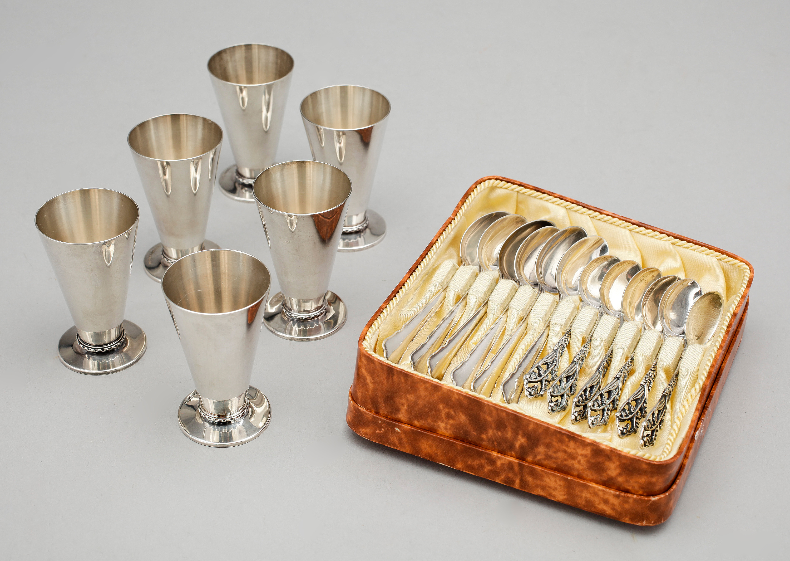 SNAPSGLAS och SKEDAR, silver, 6+6+6, bl.a. Tore Eldh. Vikt ca 273g ...