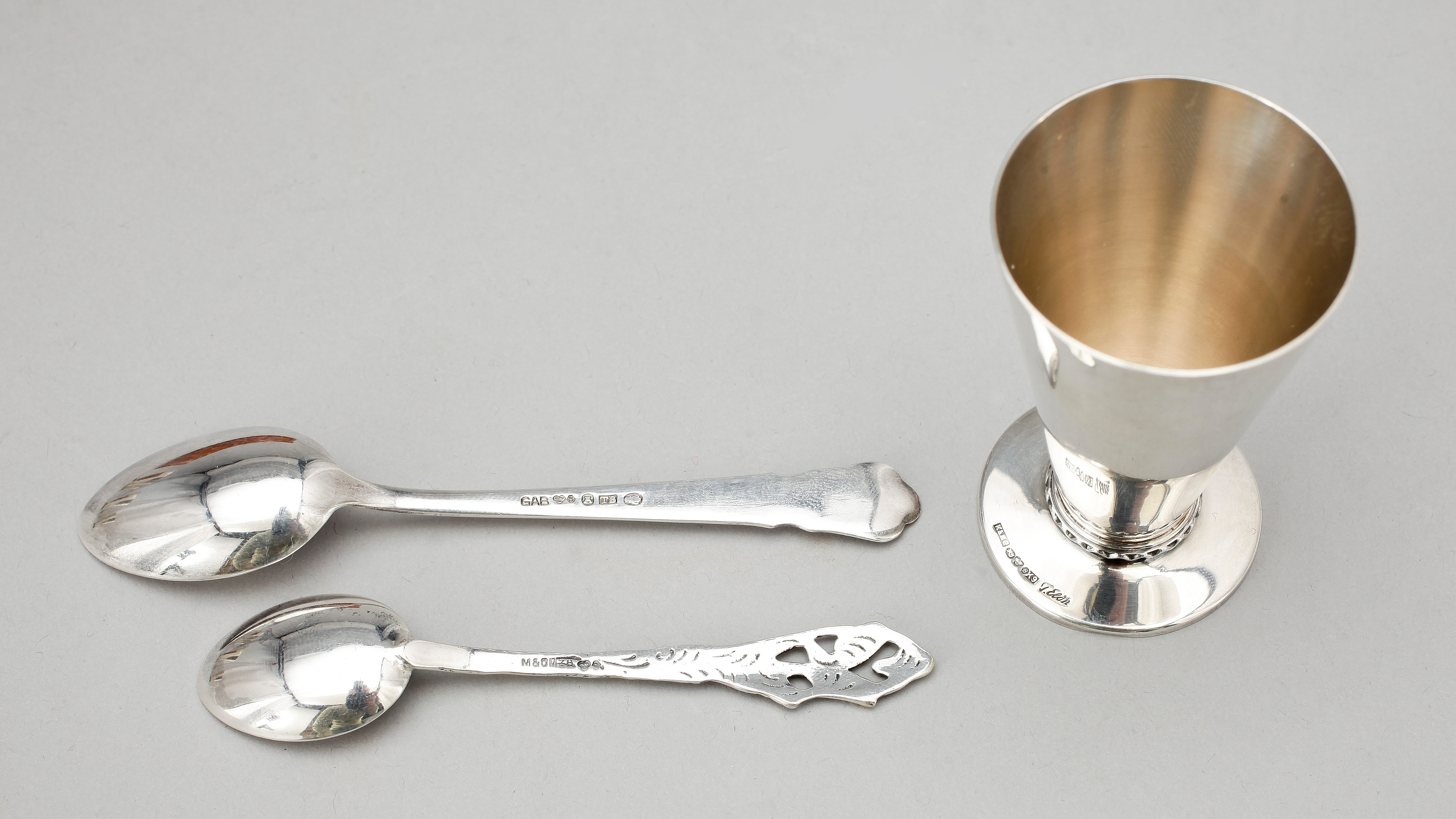 SNAPSGLAS och SKEDAR, silver, 6+6+6, bl.a. Tore Eldh. Vikt ca 273g ...