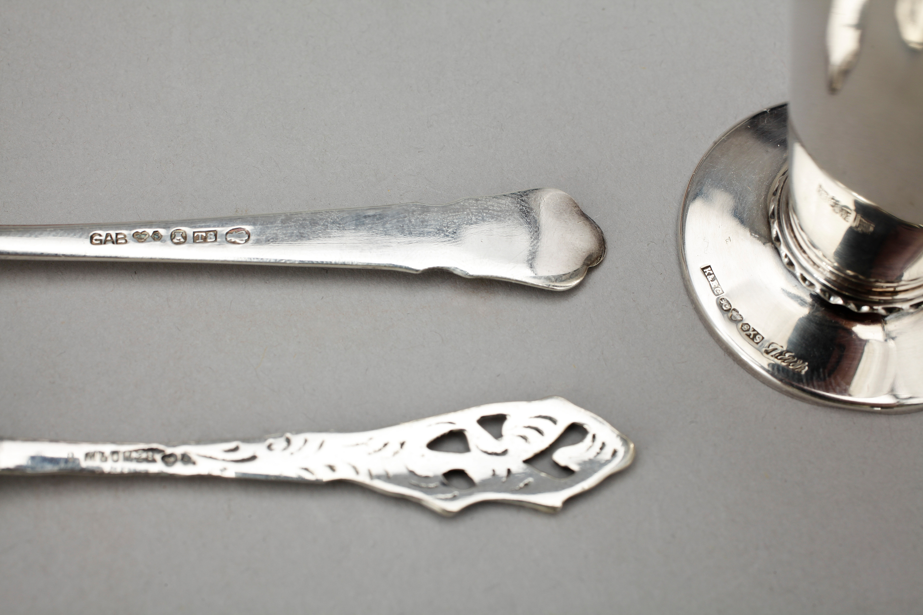 SNAPSGLAS och SKEDAR, silver, 6+6+6, bl.a. Tore Eldh. Vikt ca 273g ...