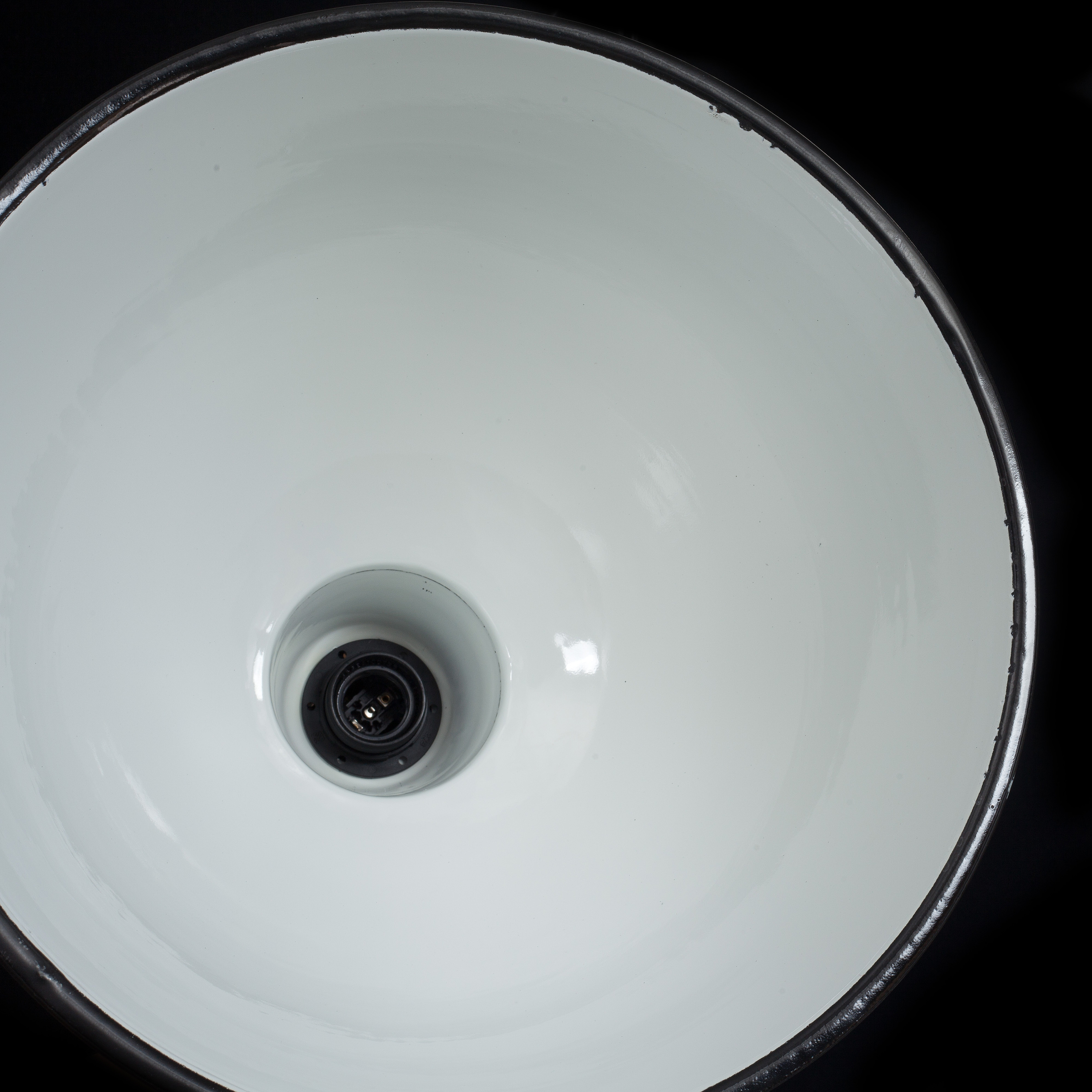 TAKLAMPOR, emaljerad plåt. Höjd 33 cm. - Bukowskis