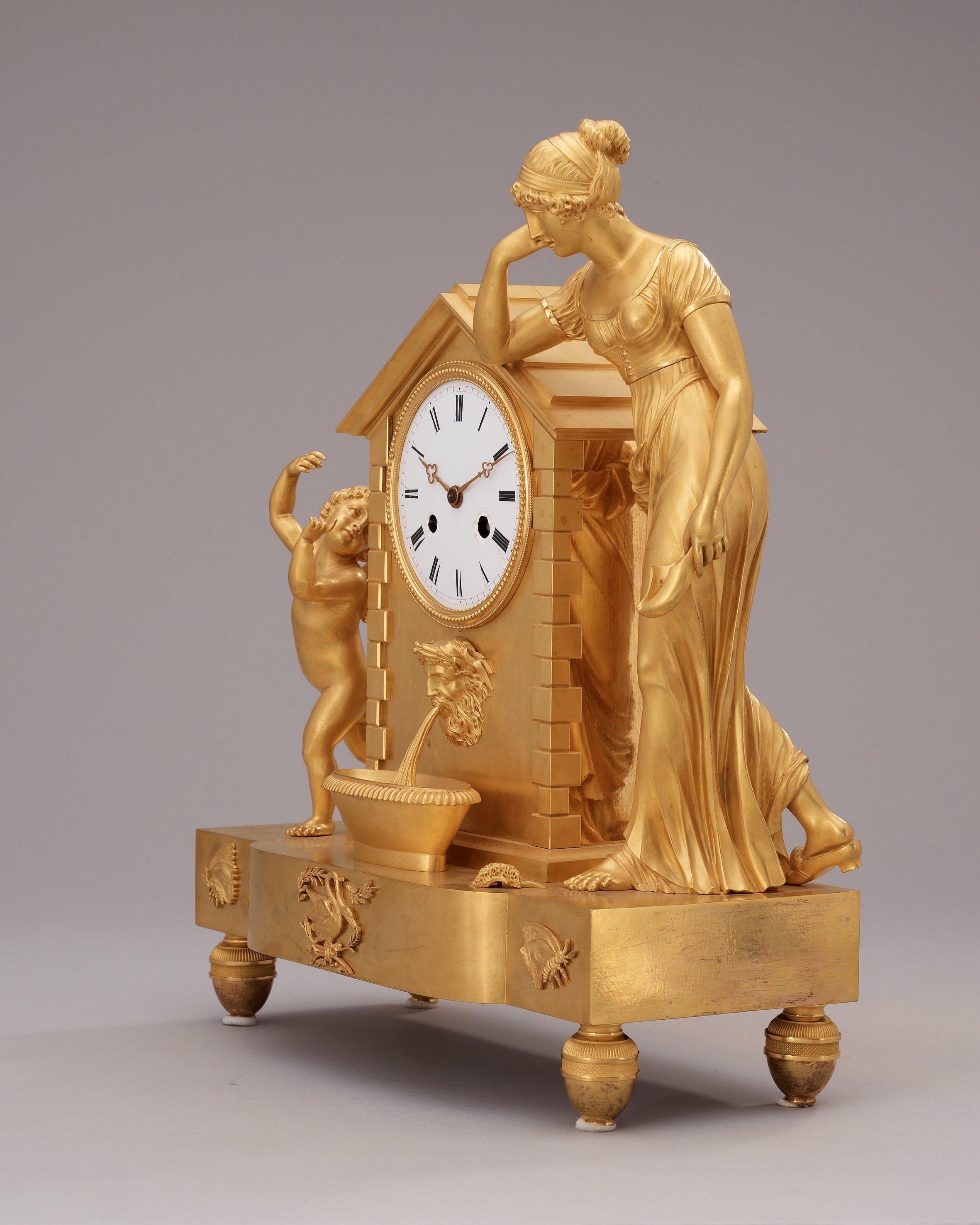 A French Empire early 19th century mantel clock. - Bukowskis