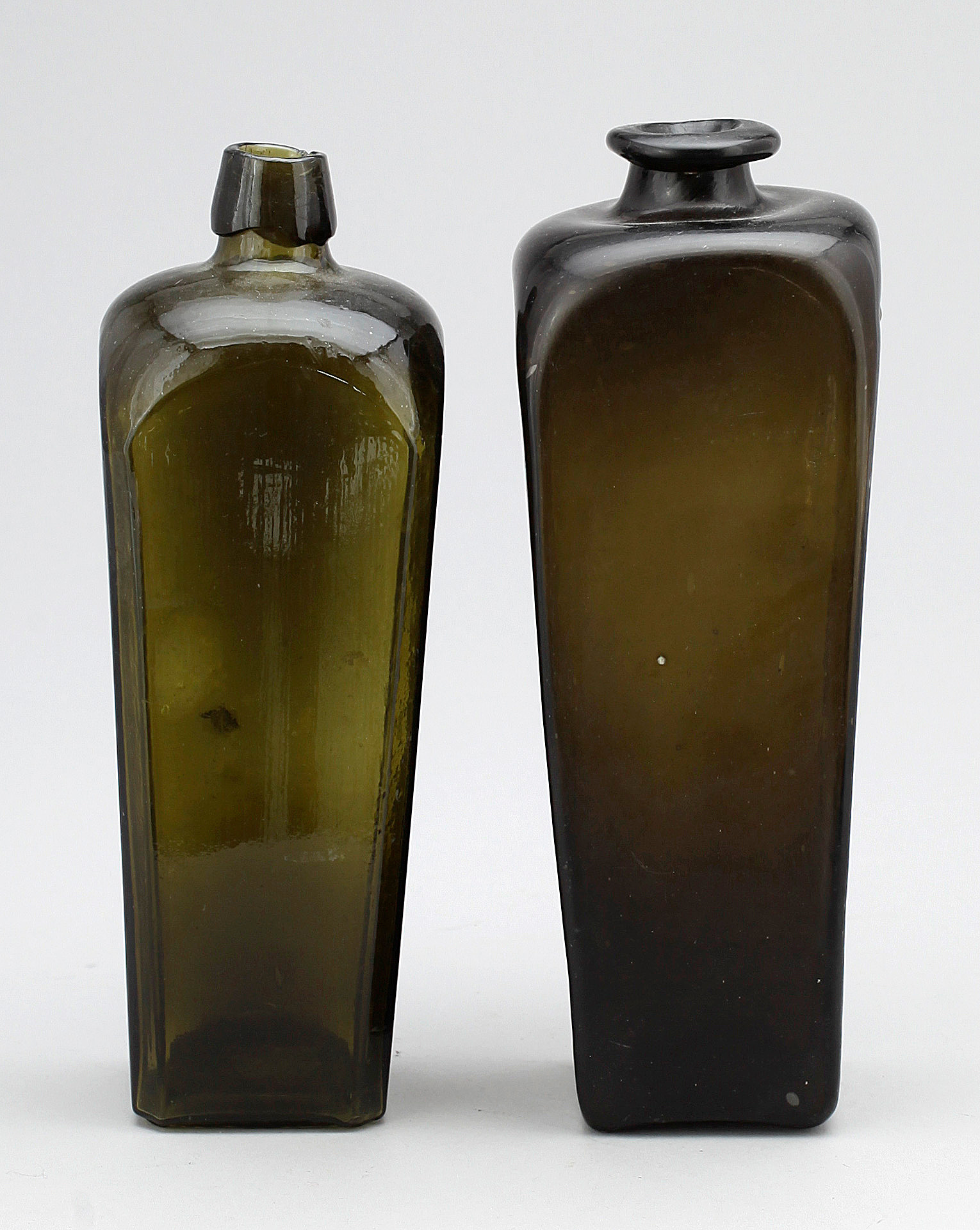 FLASKOR, 2 st, glas, 1700/1800-tal. - Bukowskis