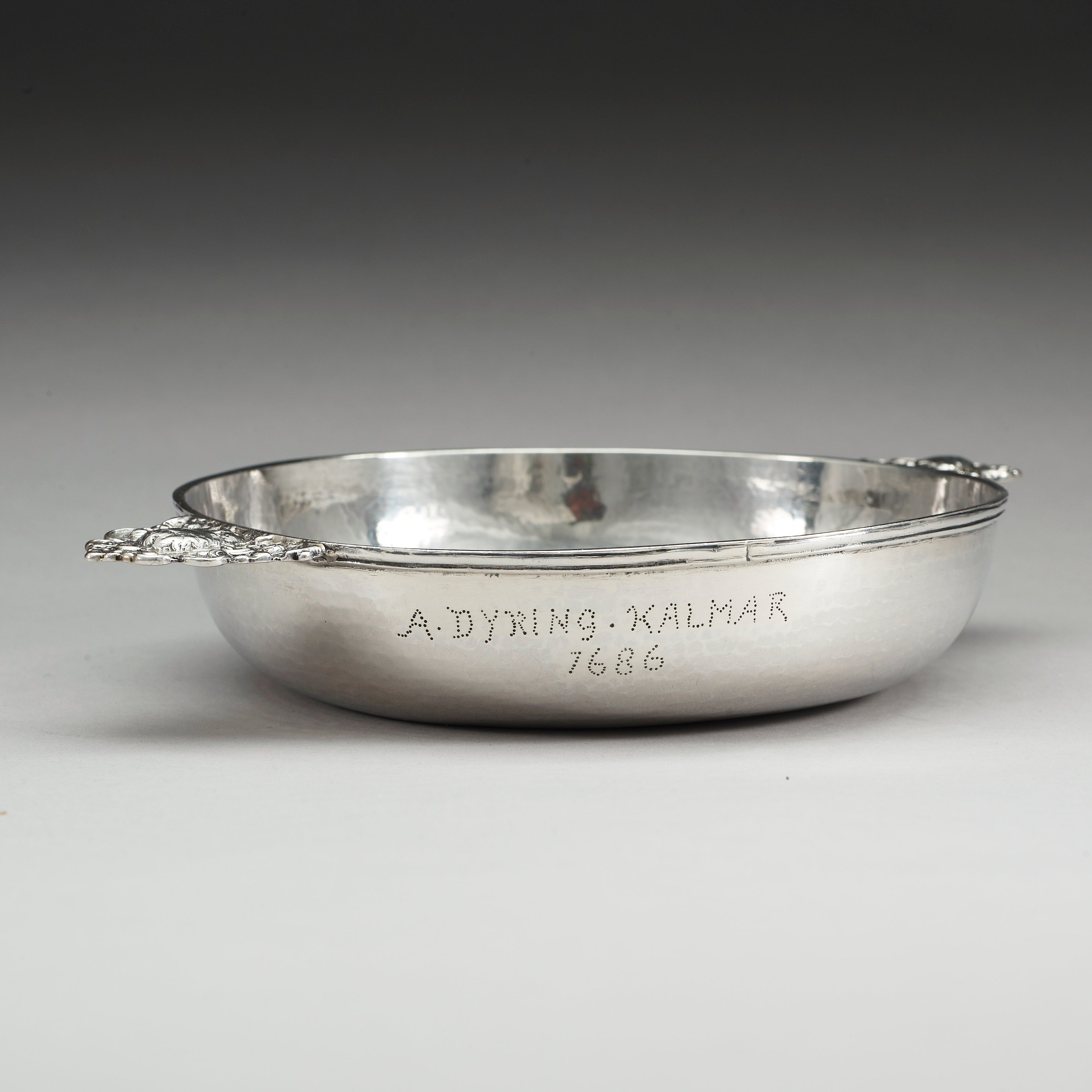A Scandinavian 17th century silver bowl, unmarked. - Bukowskis