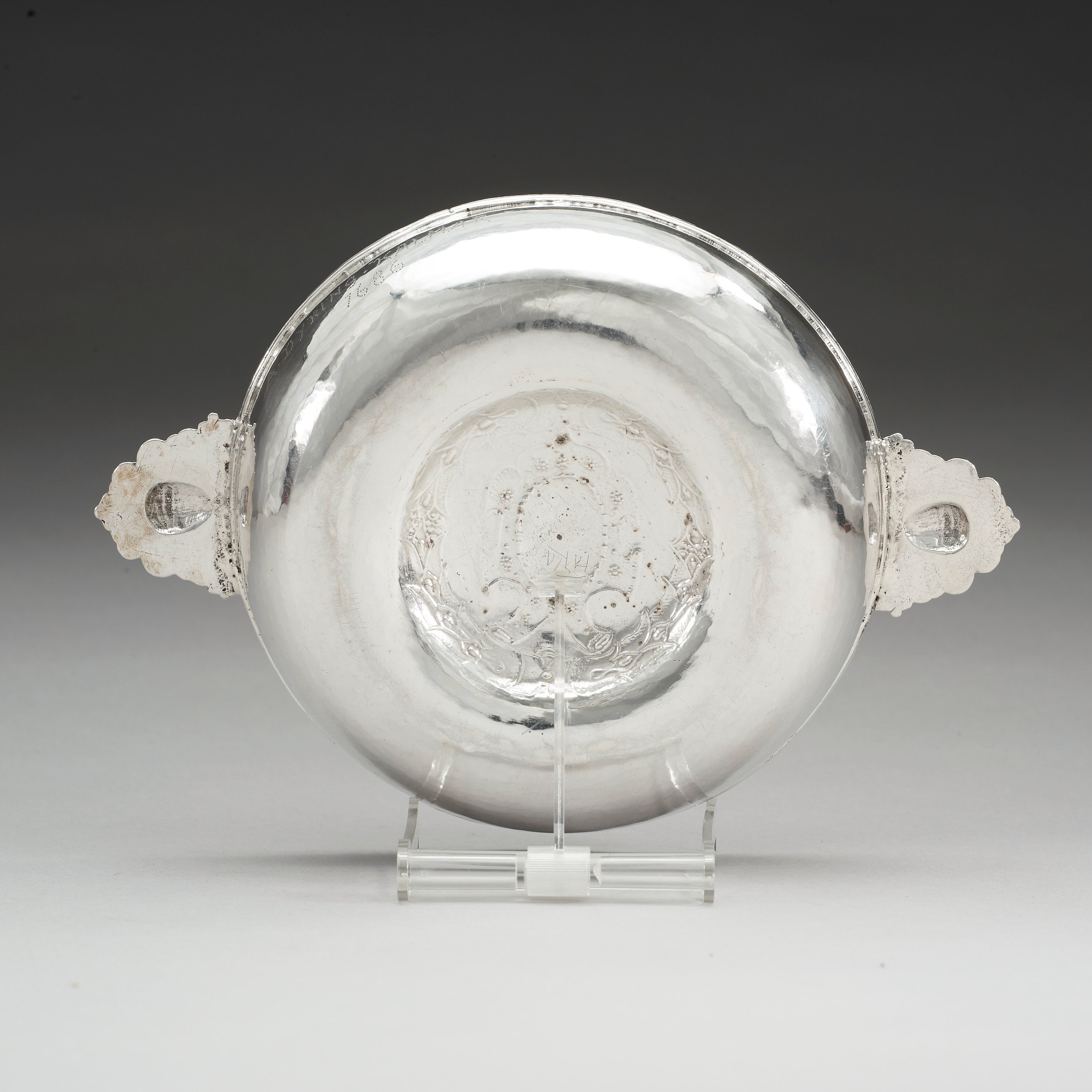A Scandinavian 17th century silver bowl, unmarked. - Bukowskis