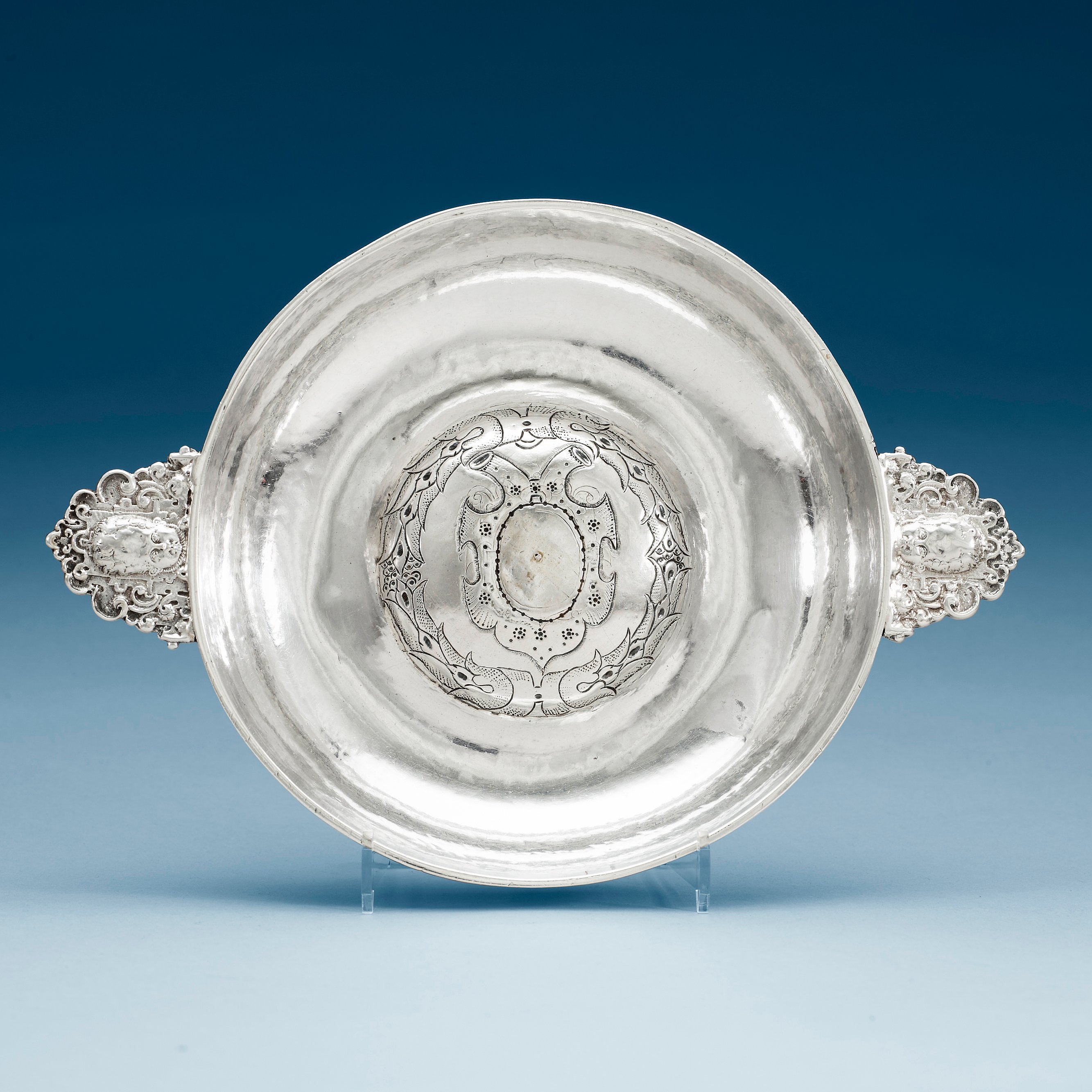 A Scandinavian 17th century silver bowl, unmarked. - Bukowskis