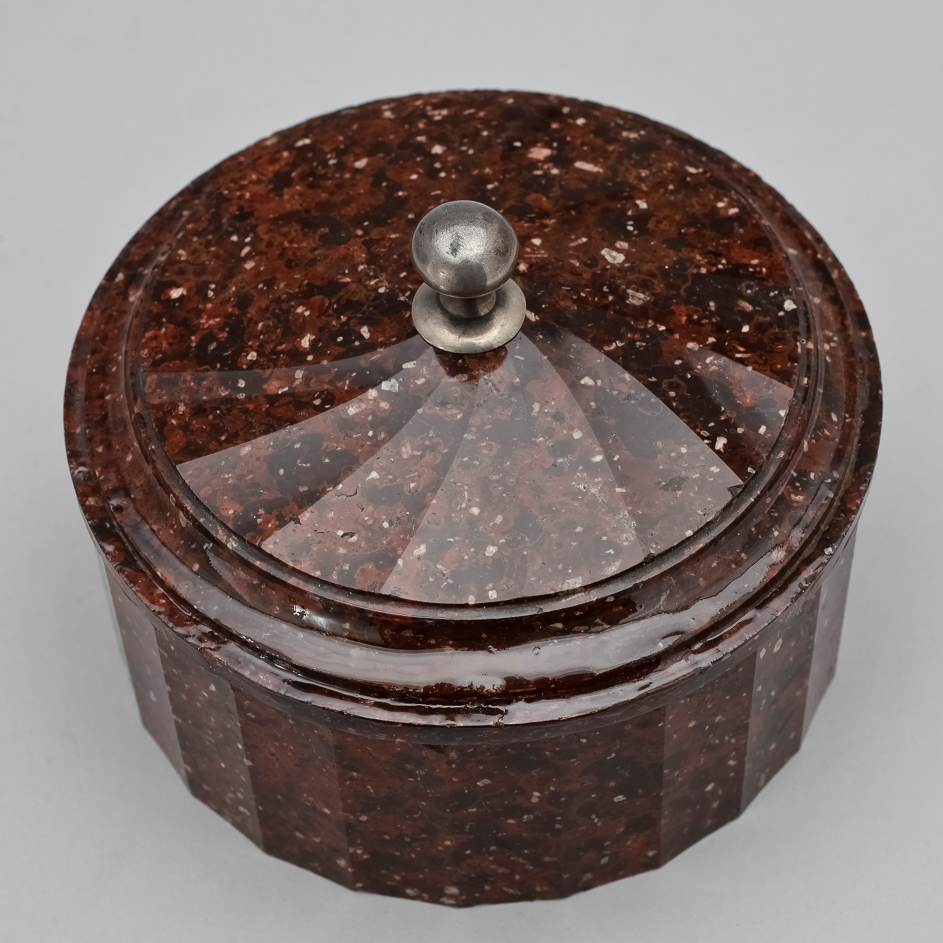 SMÖRASK, porfyr, empire, 1800-tal. - Bukowskis