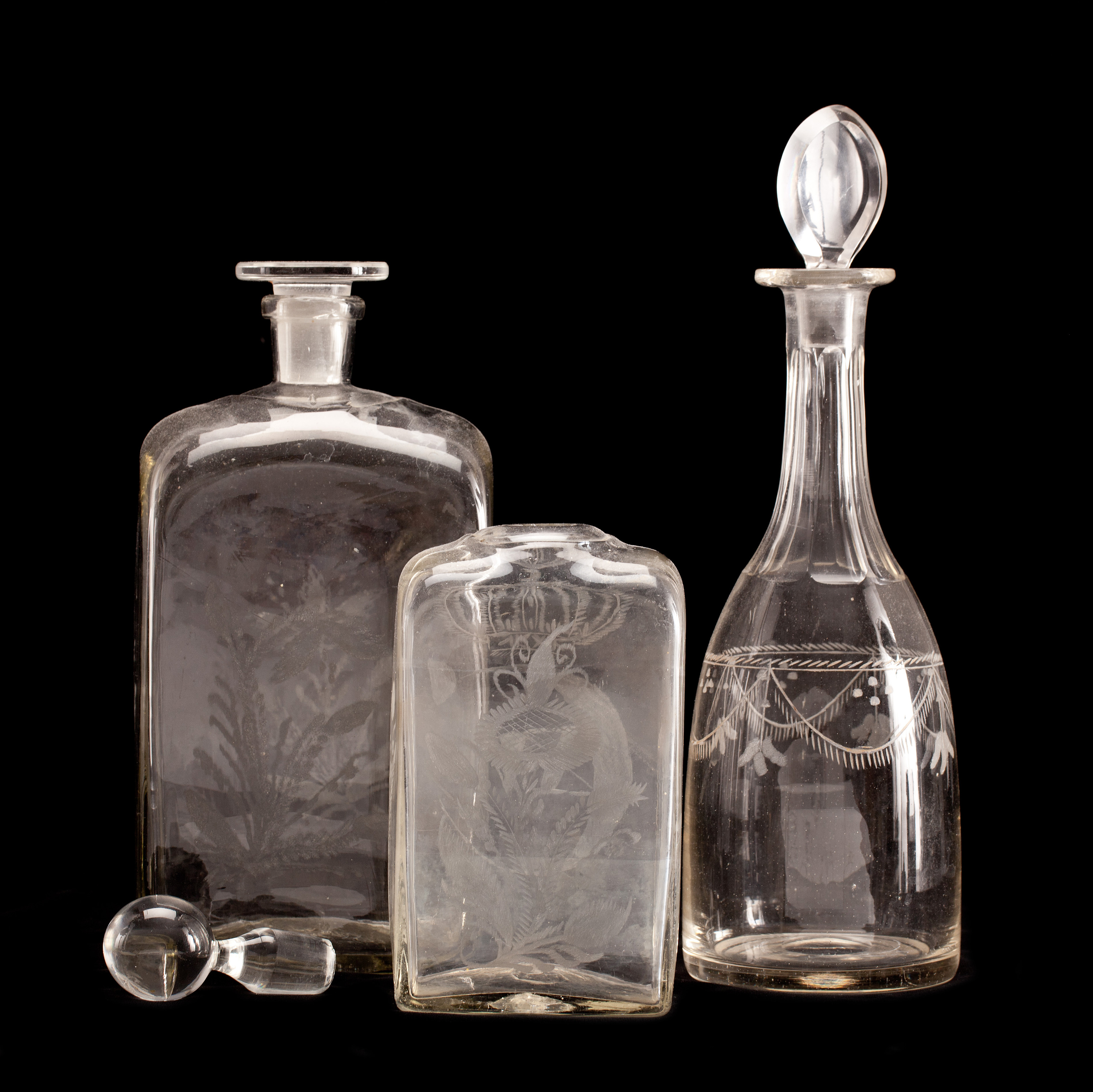 KARAFFER, 3 st, glas, 1800-tal. - Bukowskis