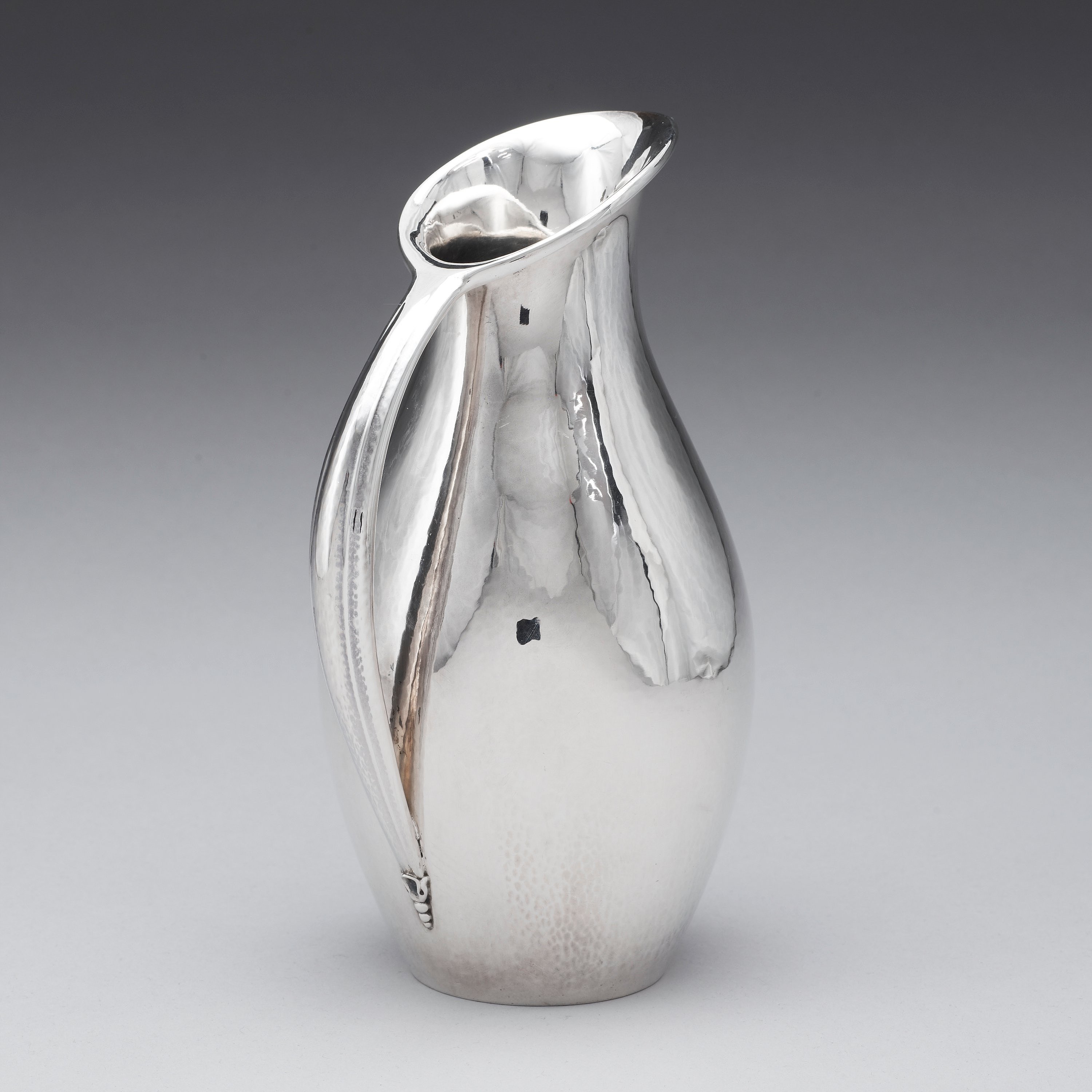 A Johan Rohde sterling pitcher, Georg Jensen, 1933-44. - Bukowskis
