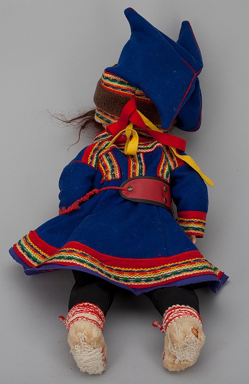 DOCKA, samisk dräkt, 1960-tal. - Bukowskis