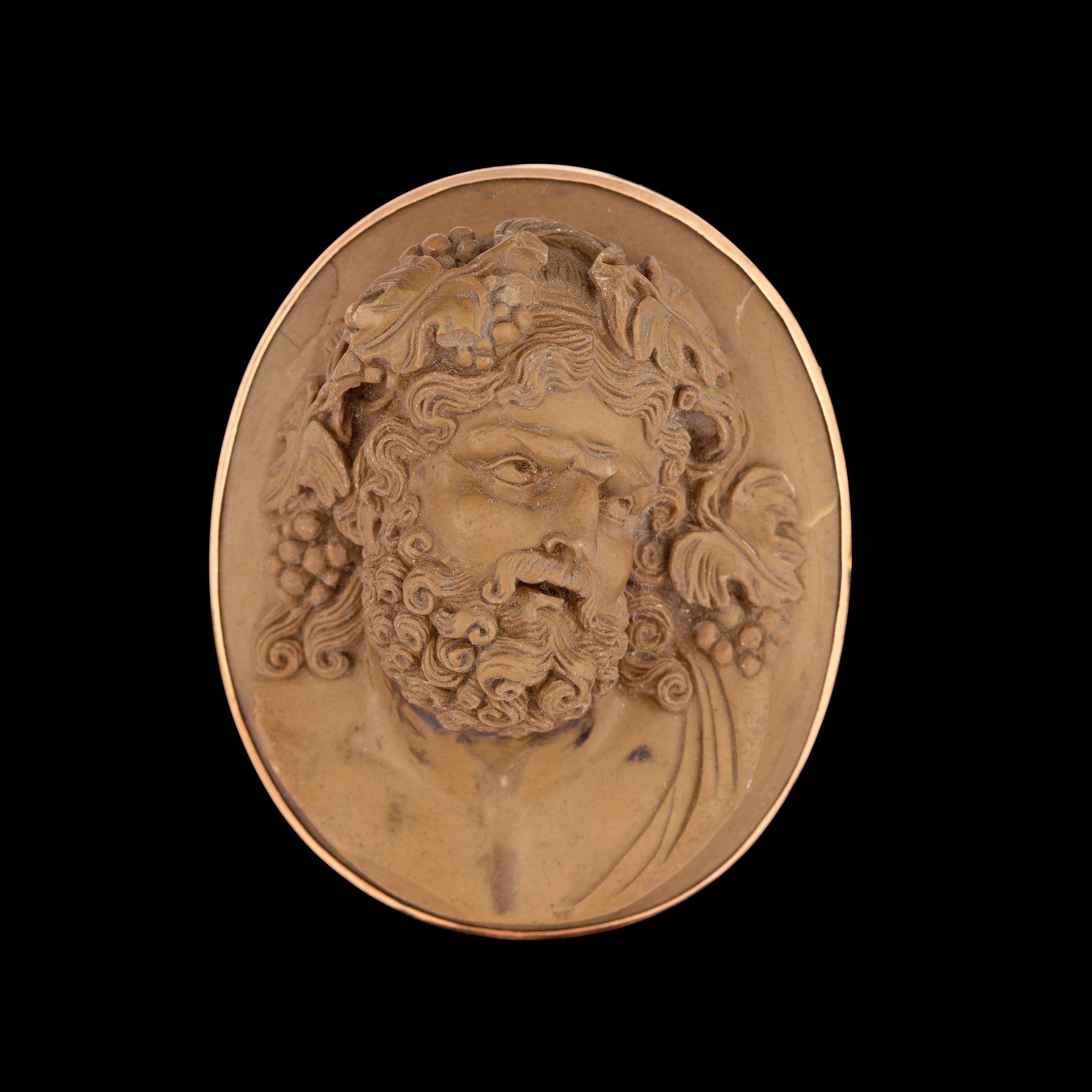 A carved lava cameo brooch. 19th century. - Bukowskis