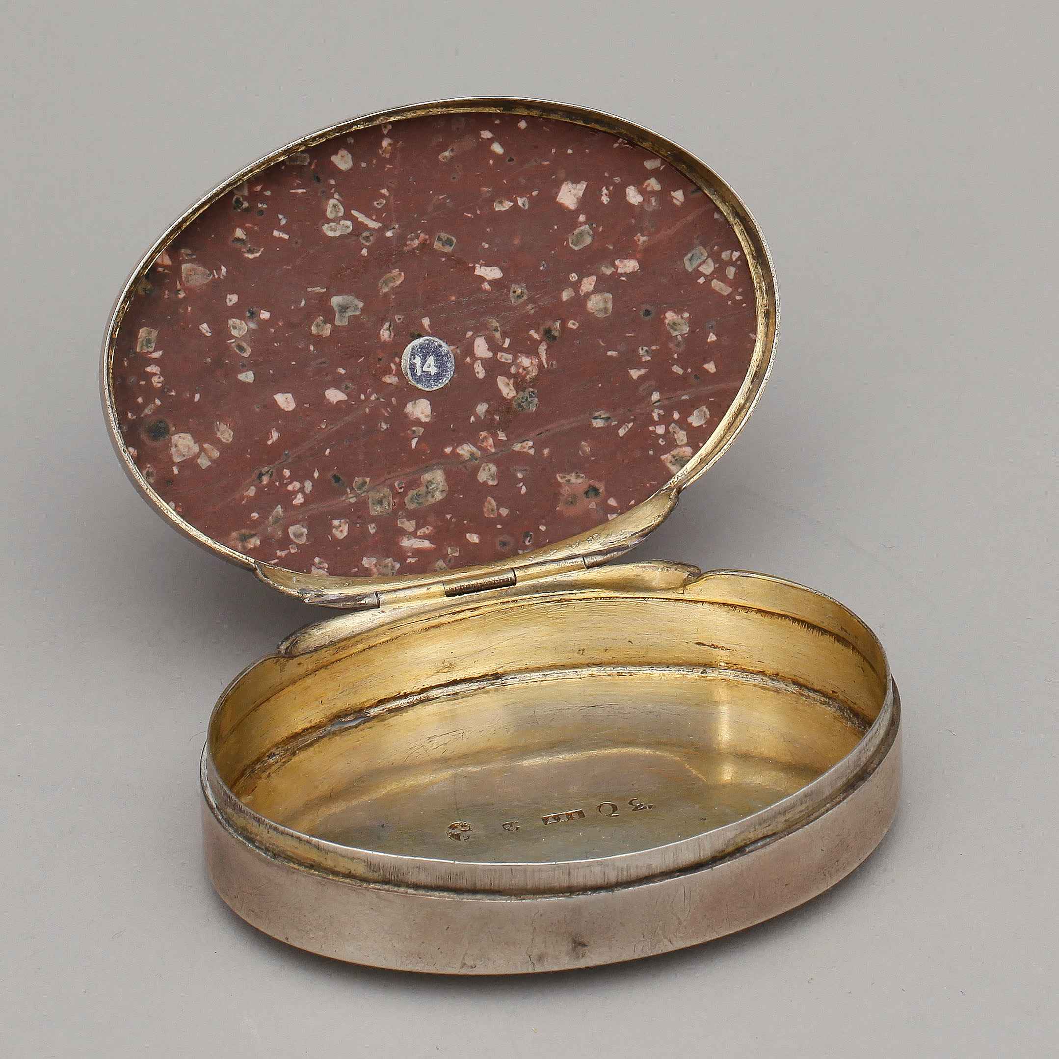 SNUSDOSA, silver samt porfyr, Anders Hjulström, Köping 1822. - Bukowskis