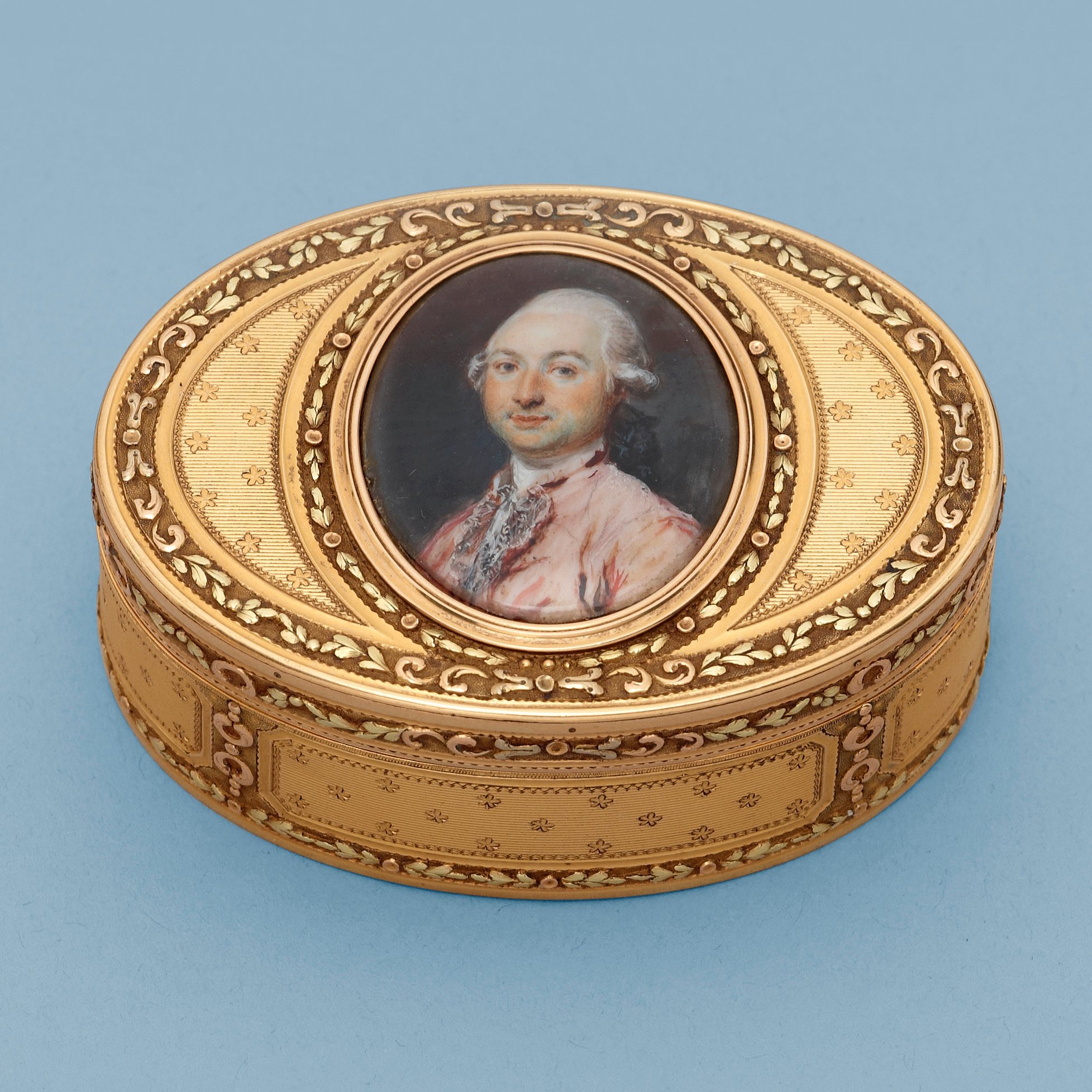 SNUSDOSA, guld en troi coleurs 18k, Paris 1700-tal. - Bukowskis