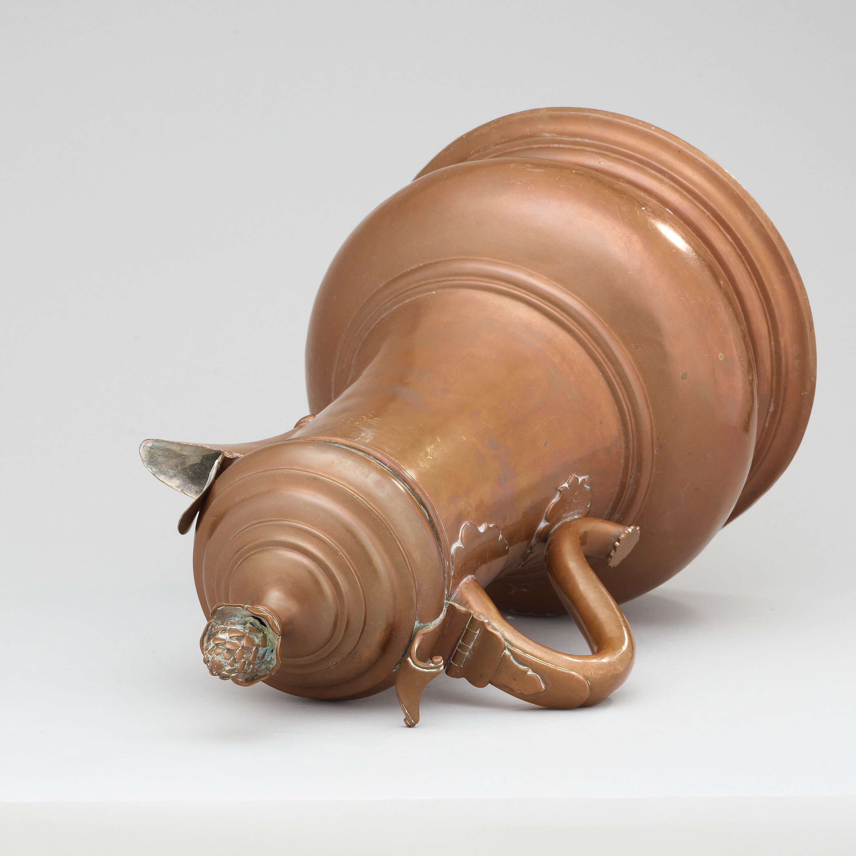 An 18th century copper tankard, presumably German. - Bukowskis