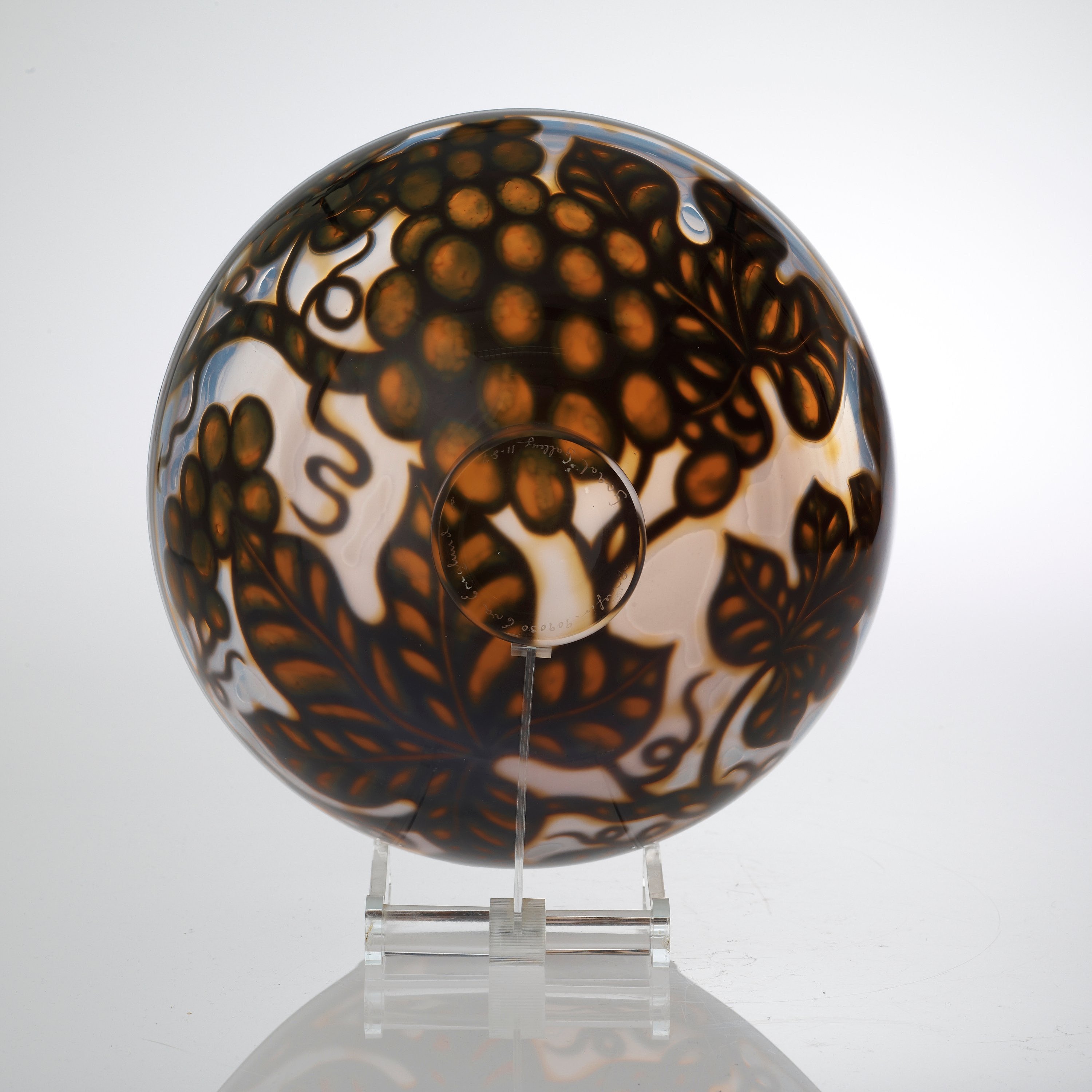 An Eva Englund 'Graal' glass vase, Orrefors 1987. - Bukowskis