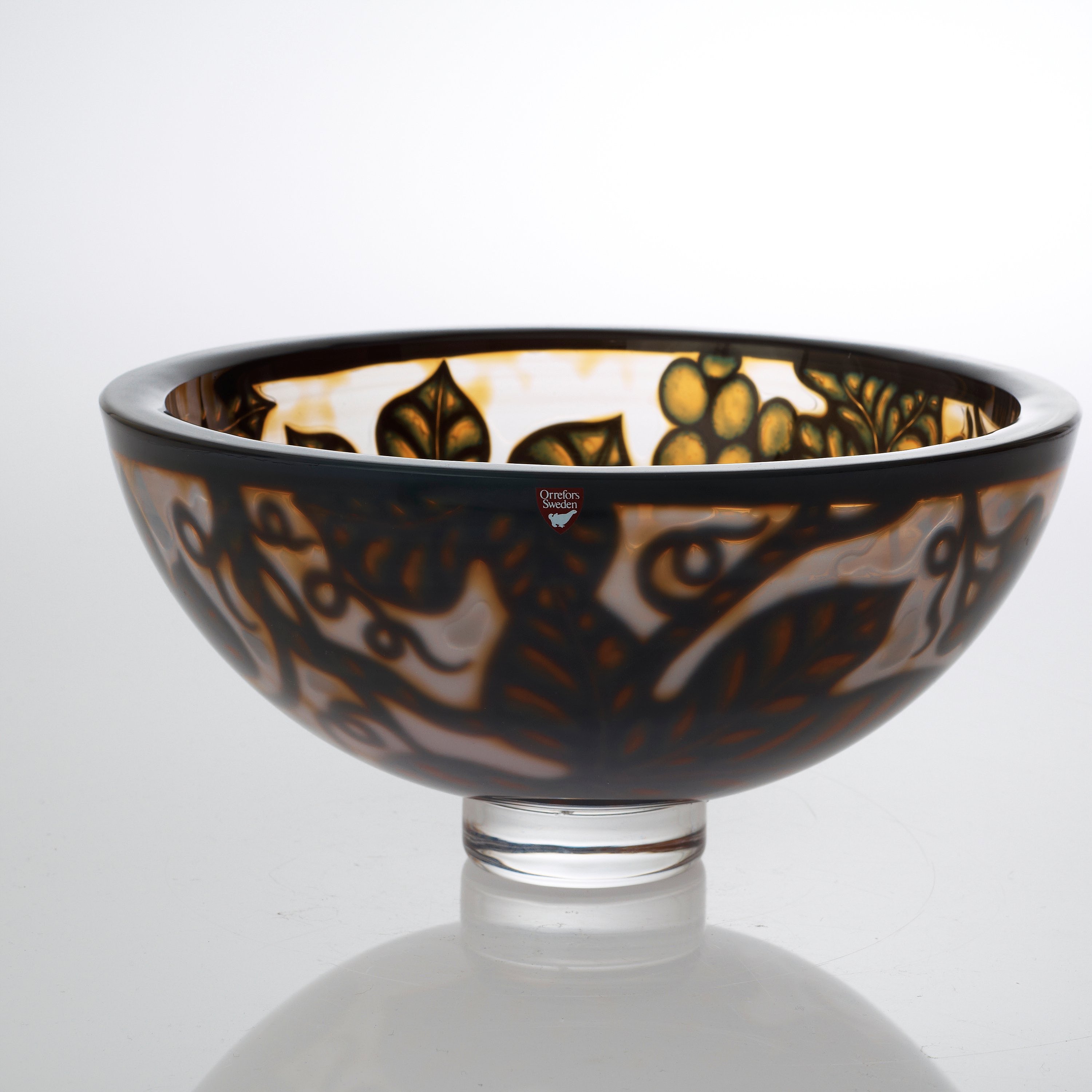 An Eva Englund 'Graal' glass vase, Orrefors 1987. - Bukowskis