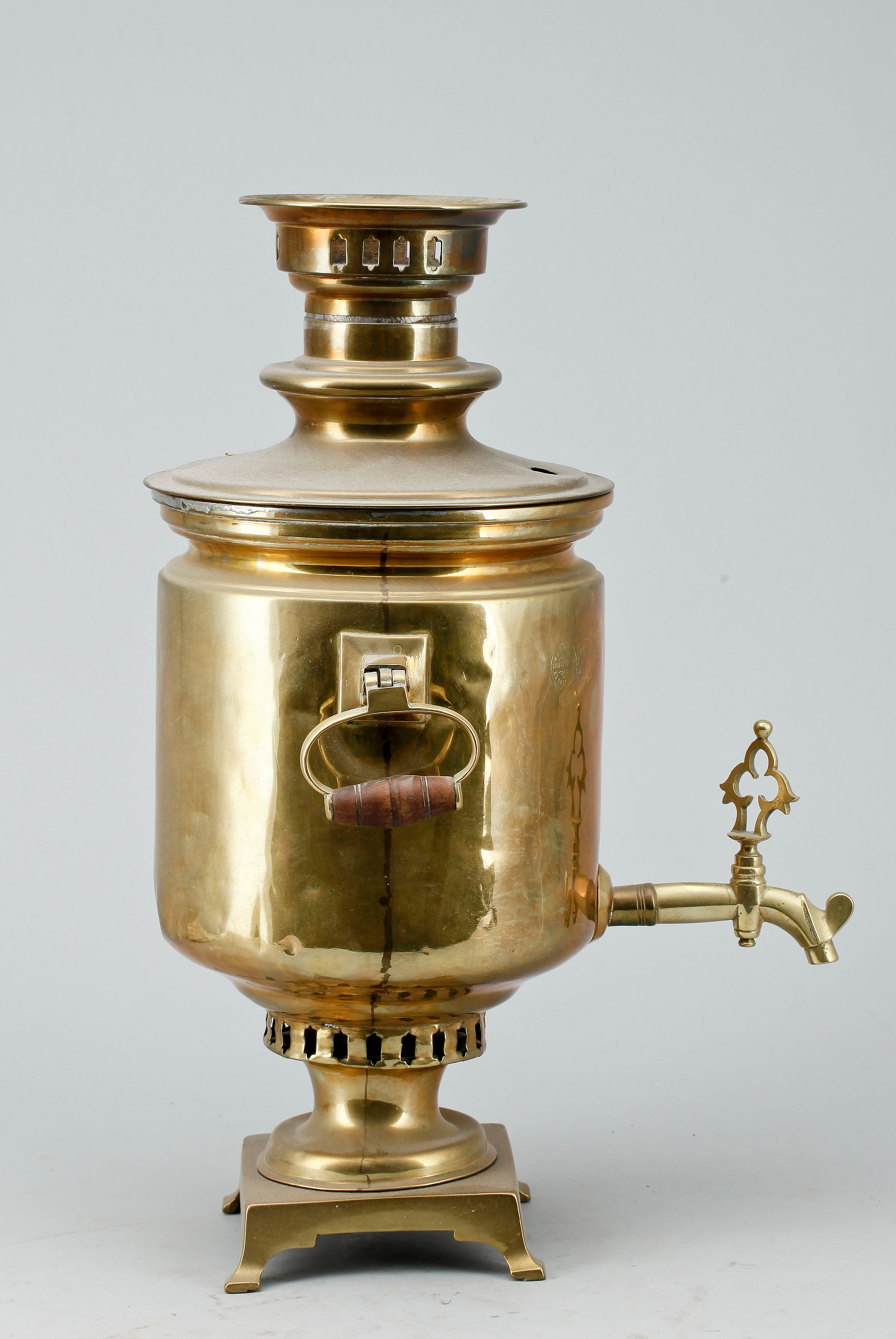 SAMOVAR, mässing, Ryssland. 1800-talets andra hälft. - Bukowskis