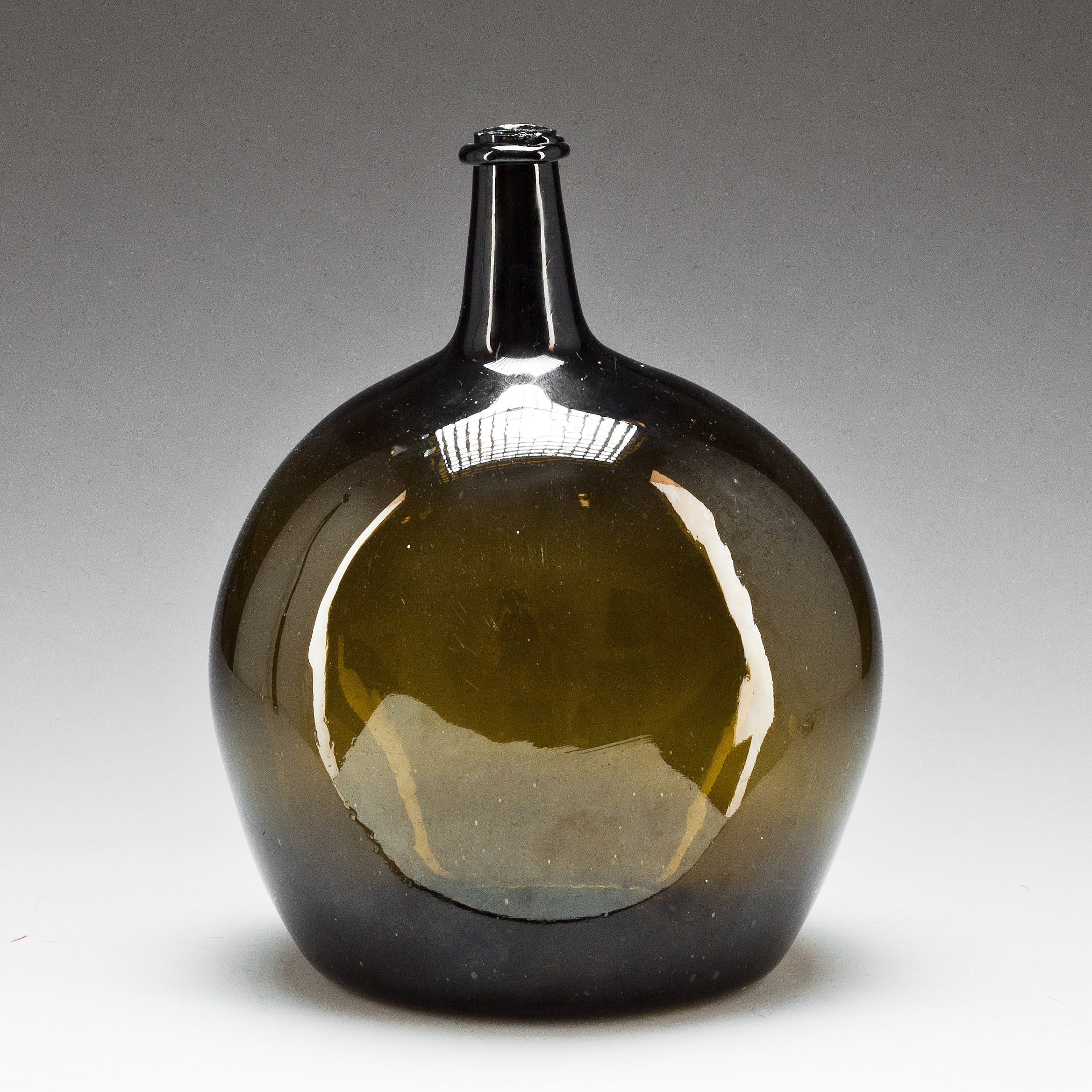FLASKA, glas. 1700-tal. - Bukowskis