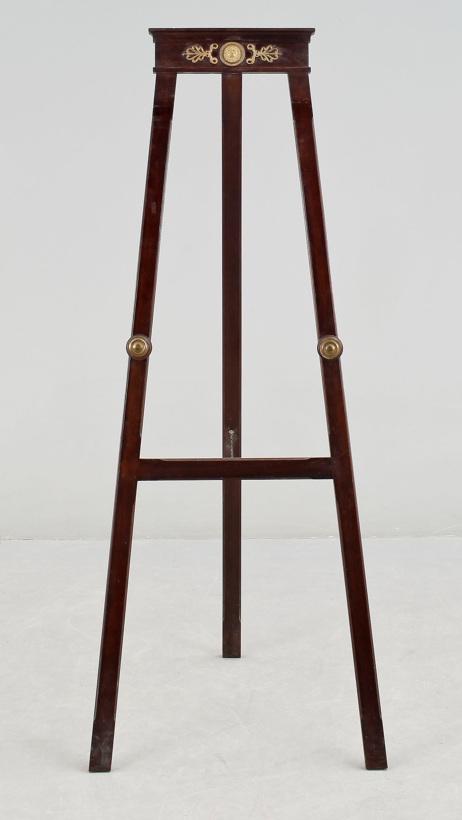 STAFLI, empire stil, omkr sekelskiftet 1900. - Bukowskis